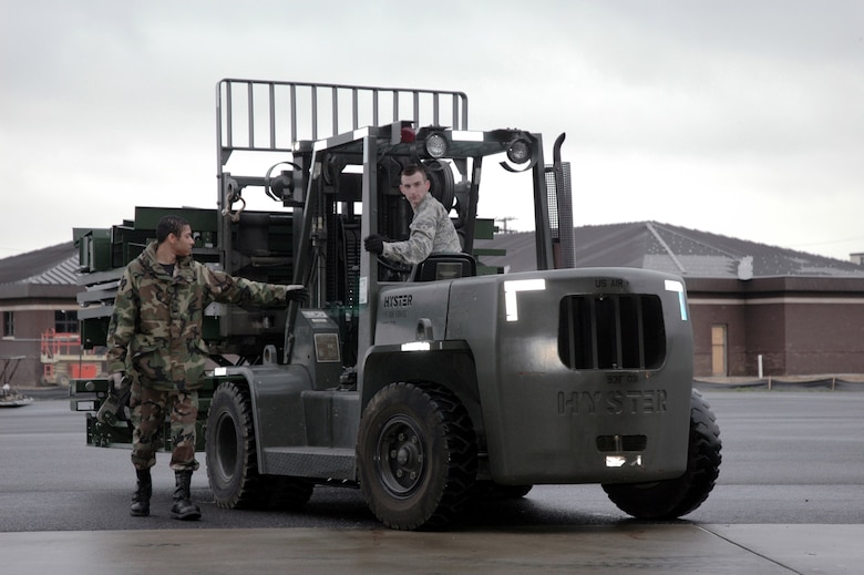 New hydraulic lift aims to boost contingency capabilities > U.S. Air ...