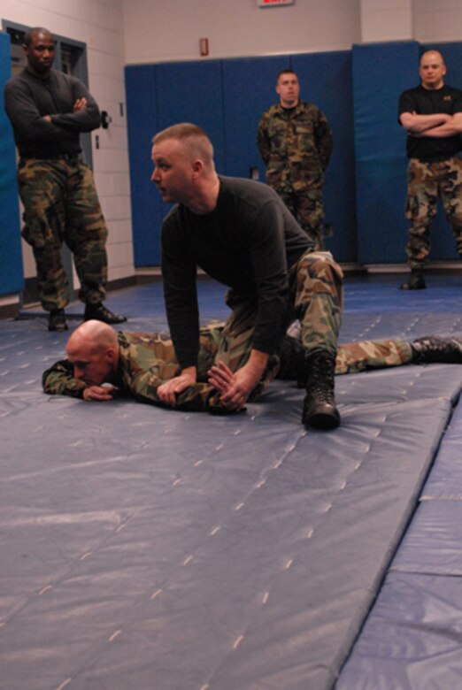 Security Forces Spun Up on 'Direct Threat' Technique > 180th Fighter ...