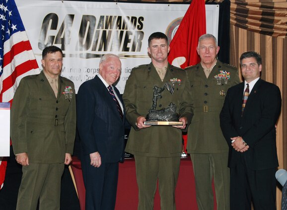 Comm officer receives Gray trophy > II Marine Expeditionary Force ...