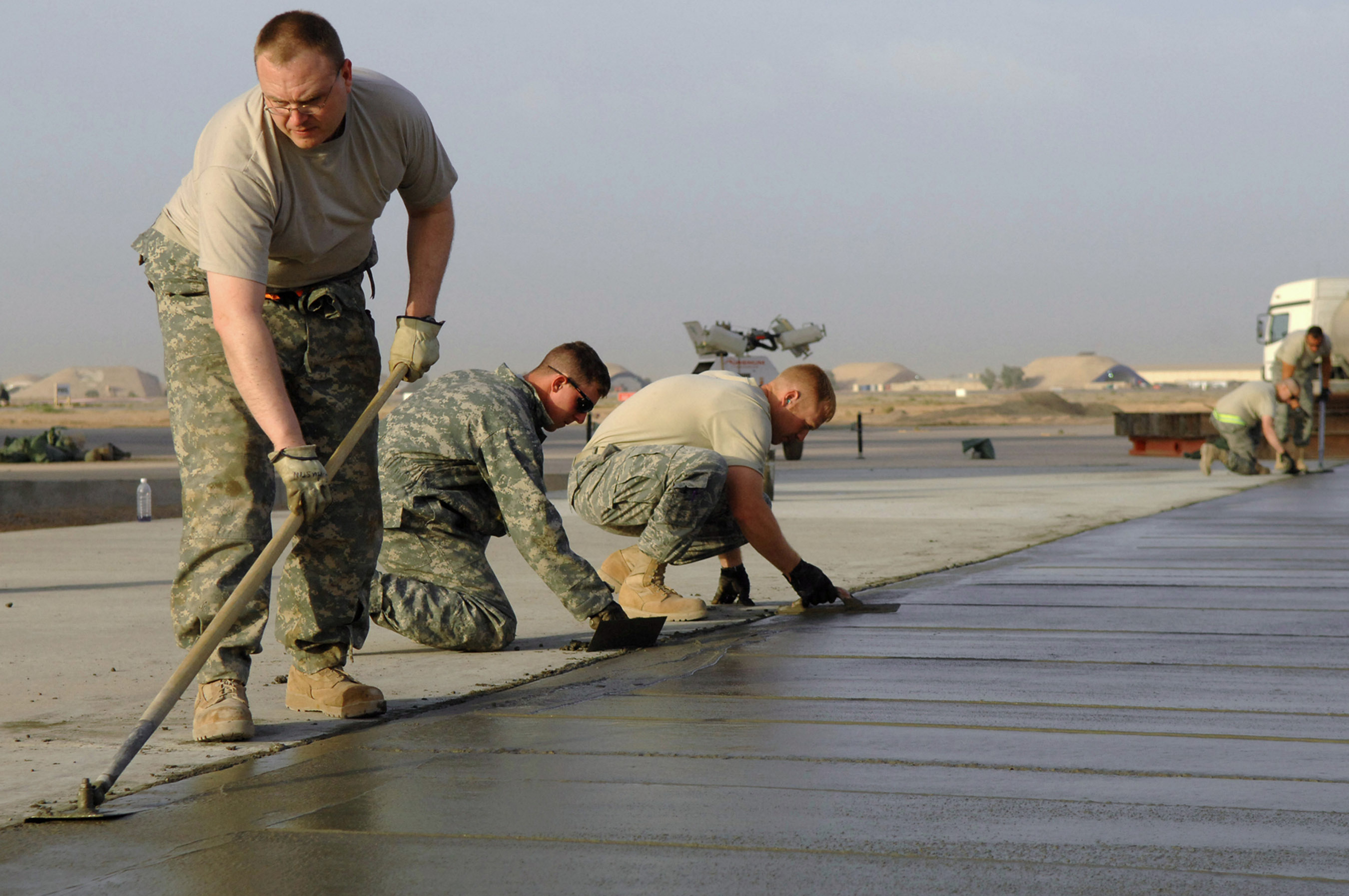 'Dirt Boyz' pave way for aircraft, Airmen