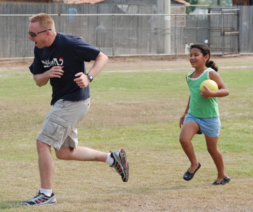 612th ABS hosts children from local orphanage at Soto Cano > Joint Task ...