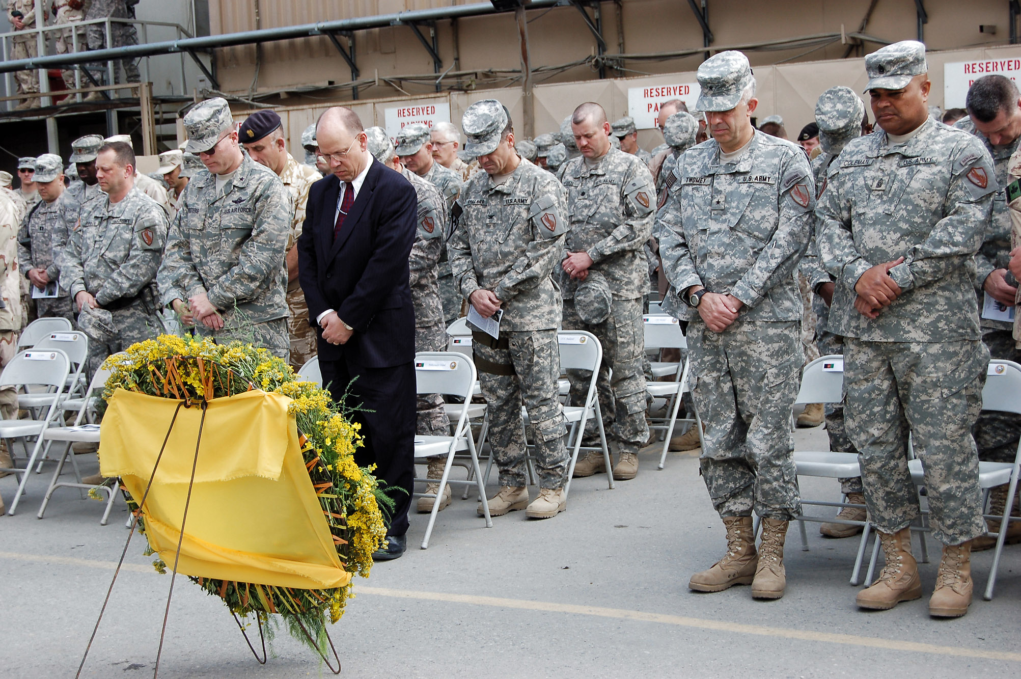 Deployed servicemembers honor fallen heroes > Air Force > Article Display