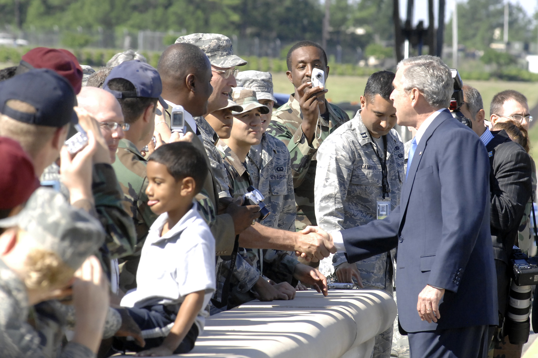 President Bush lands at Pope > Pope Field > Article Display