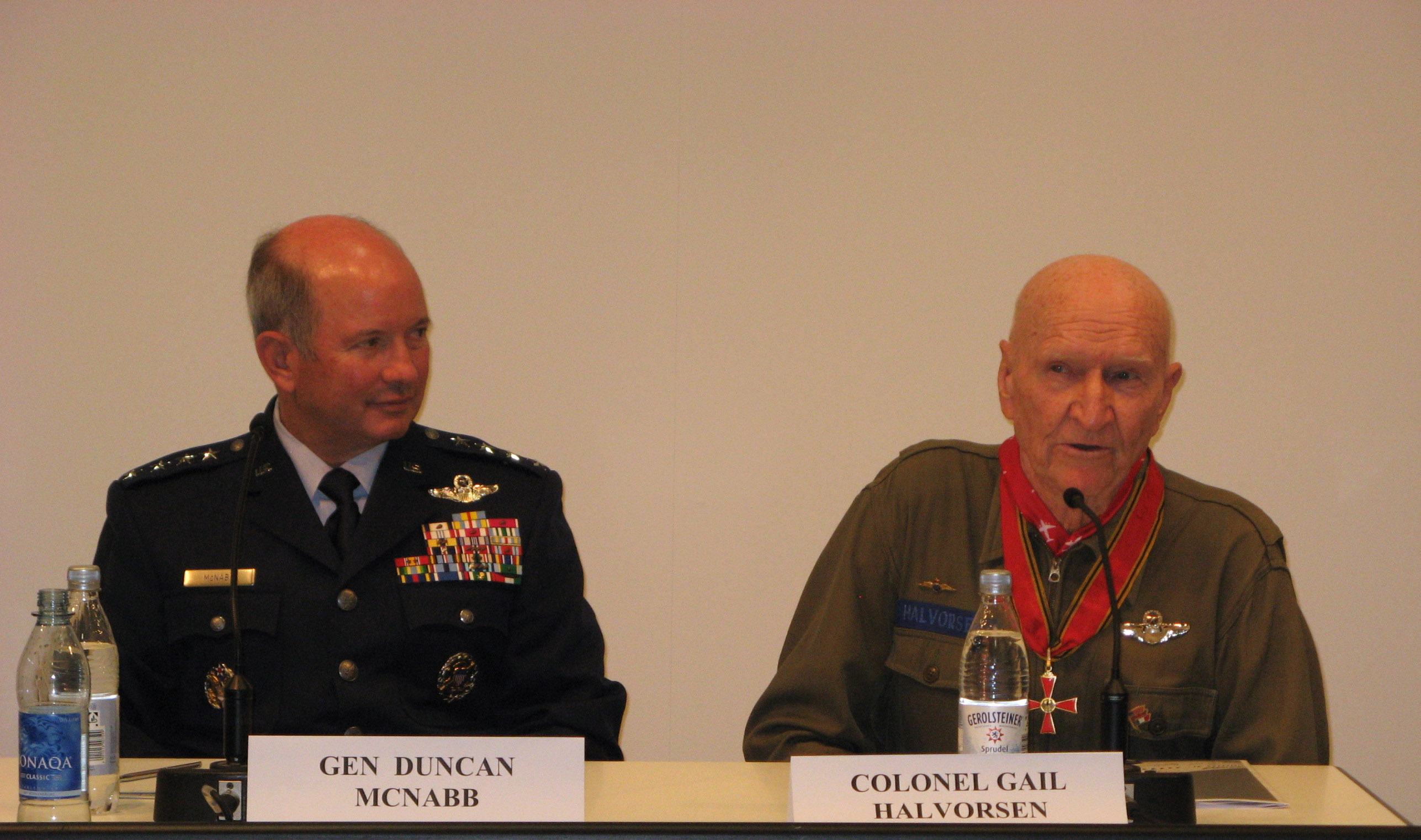 Vice chief, legendary pilot commemorate 60th anniversary of Berlin ...