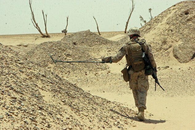 4th CEB continues search for weapons caches > 1st Marine Division ...