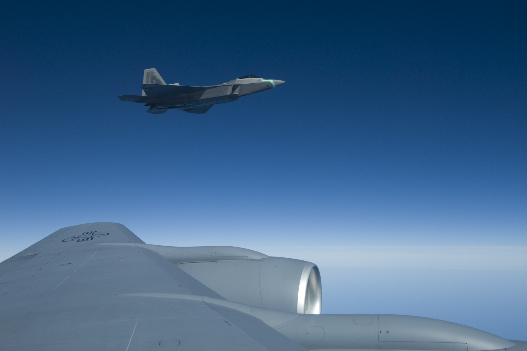 F-22 Wingman