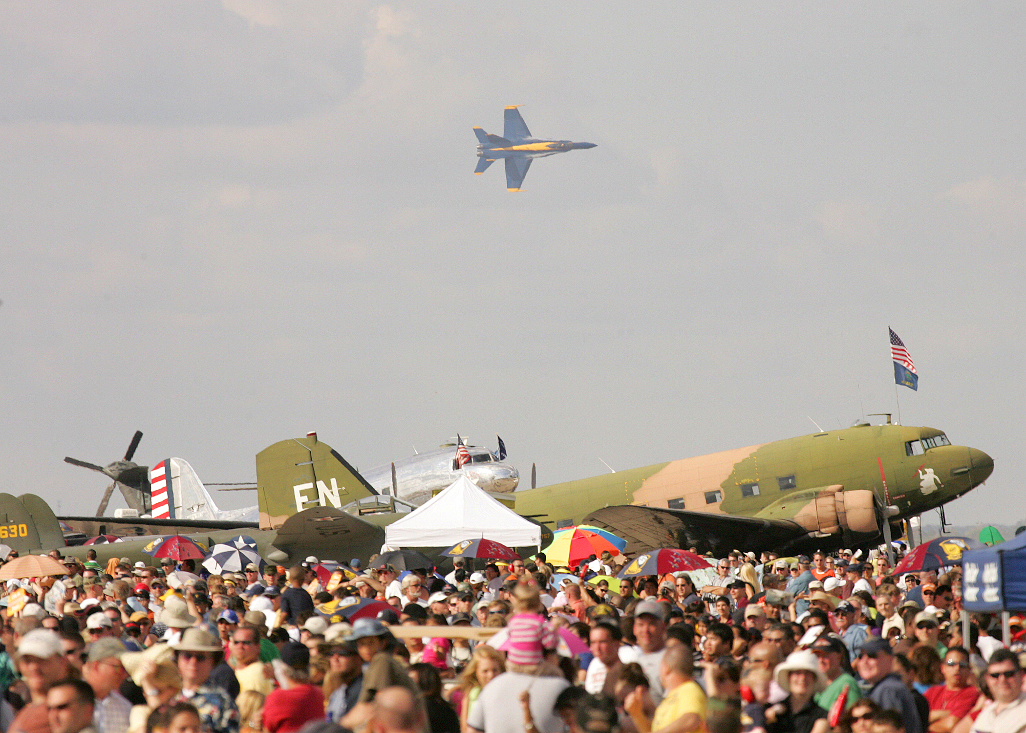 Lackland's AirFest features military's finest fliers, wows thousands ...