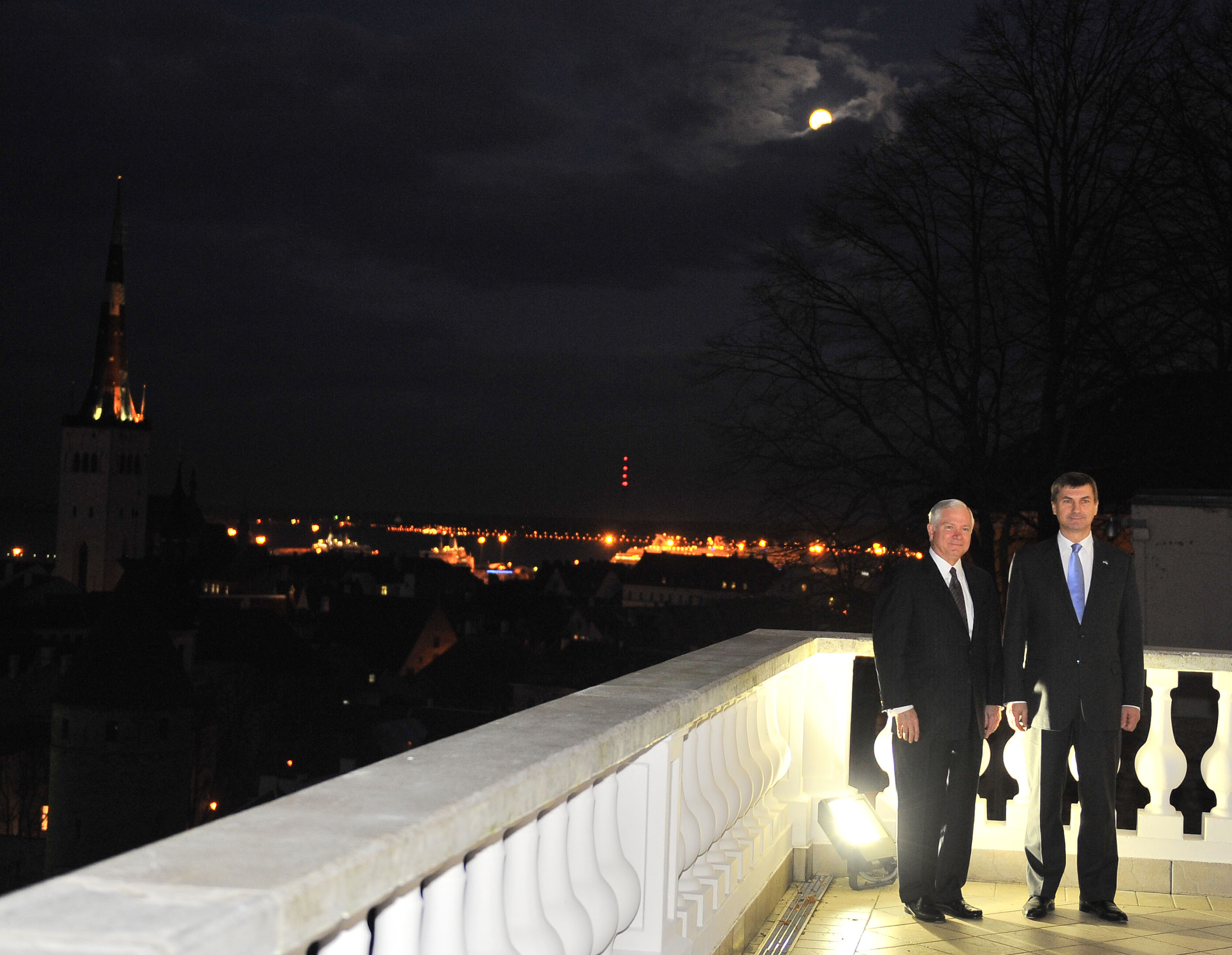 Defense Secretary Robert M. Gates poses with Estonian Prime Minister ...