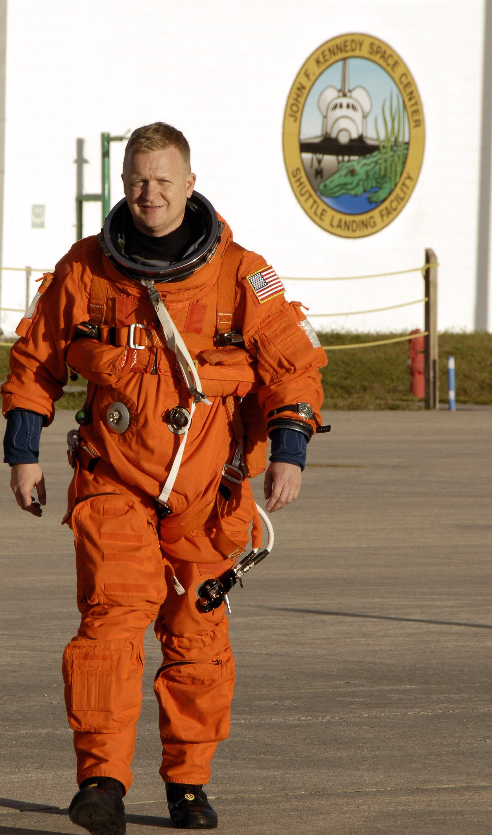 Air Force colonel to pilot his first space shuttle mission > Air Force ...