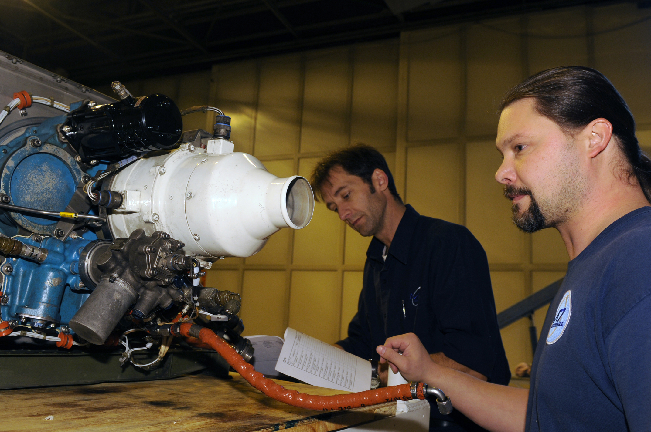 86th AMXS does maintenance on a G-IV Gulfstream