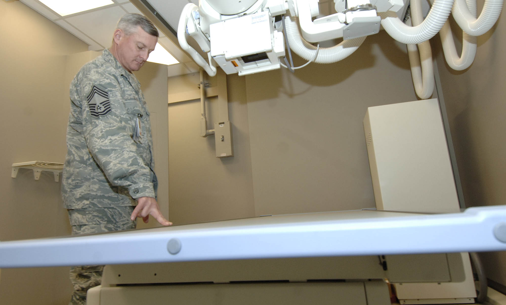 Fairchild's Clinic opens new X-ray machine room > Fairchild Air Force ...
