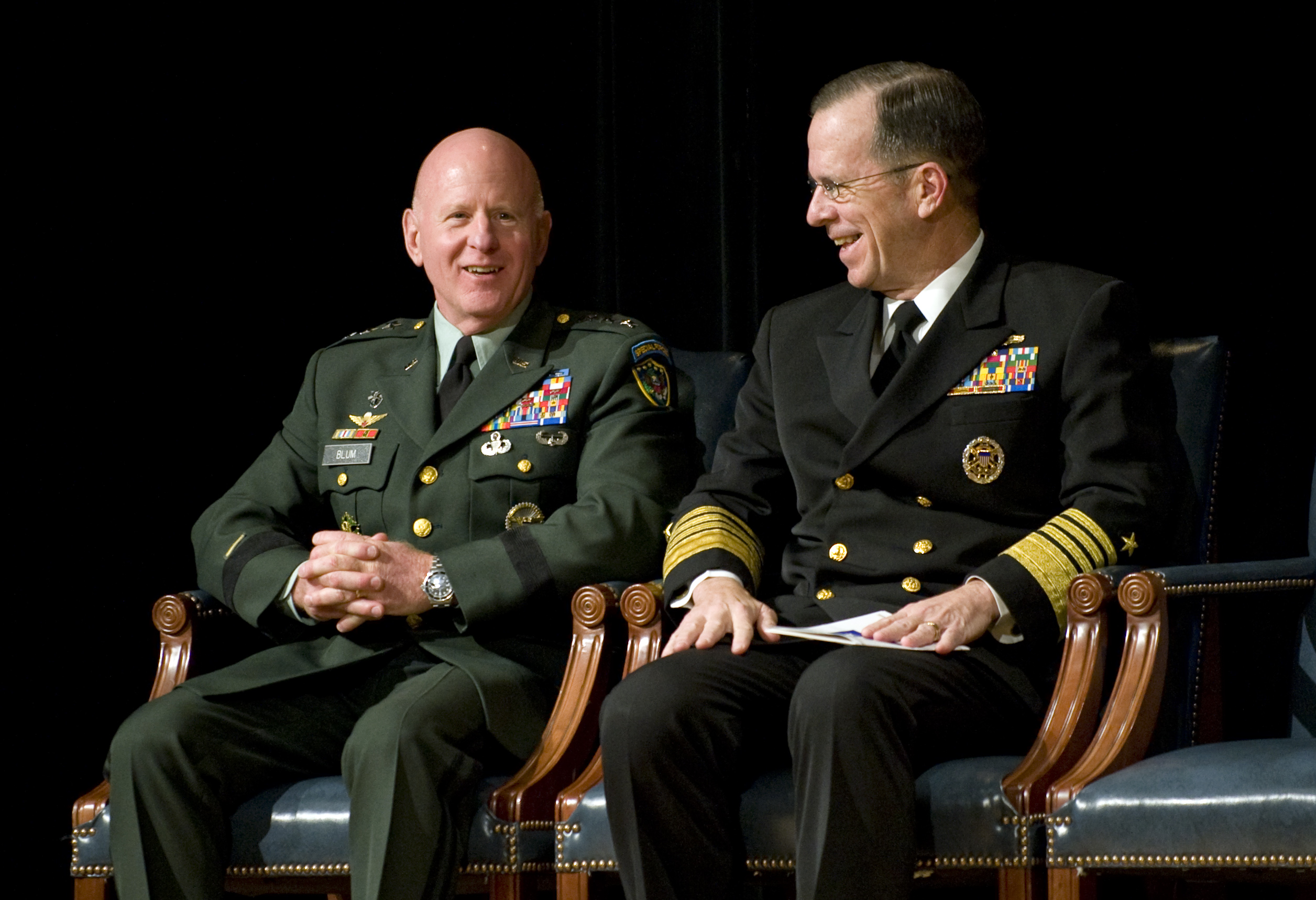 Chairman of the Joint Chiefs of Staff U.S. Navy Adm. Mike Mullen, right ...