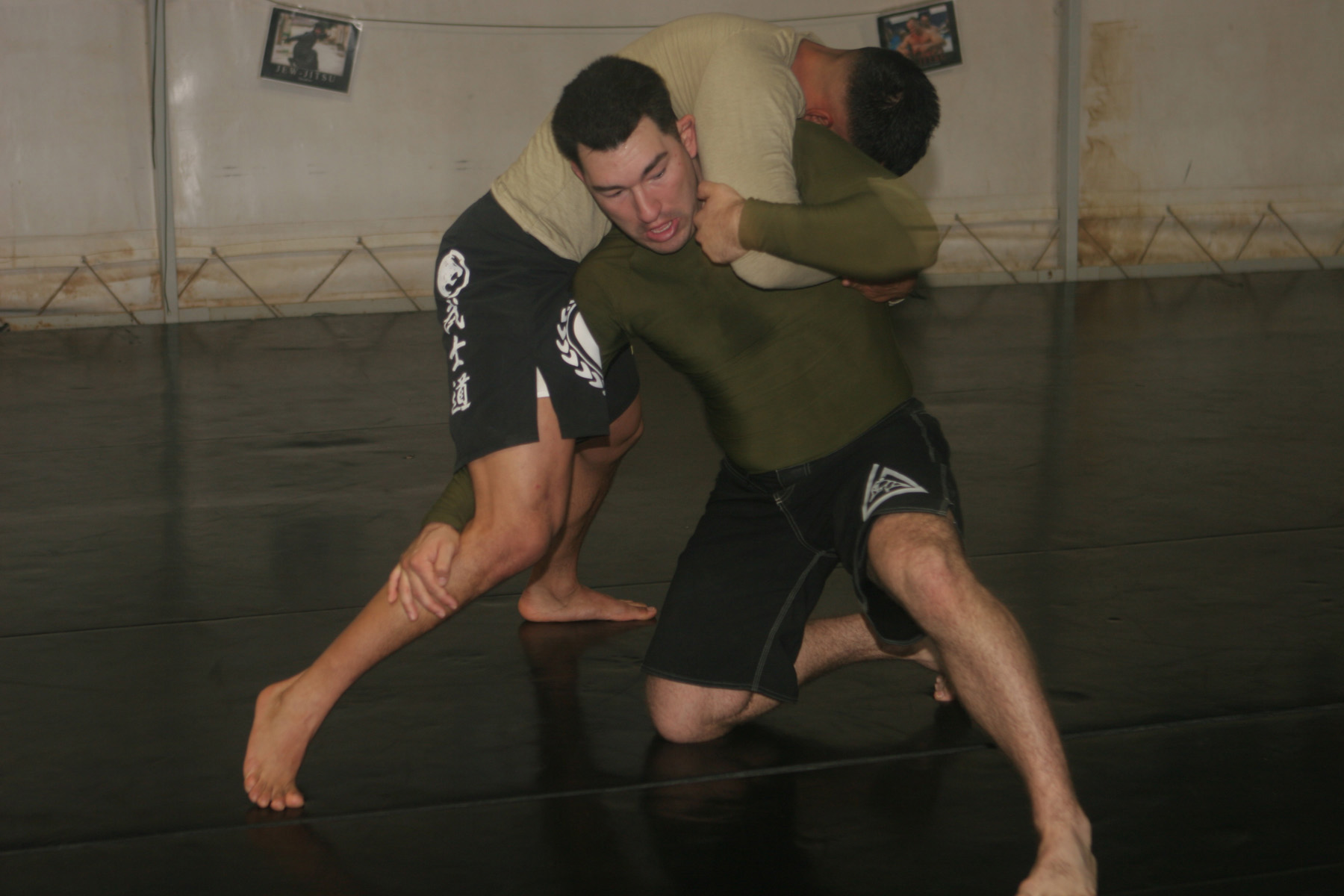 Marines grapple with jiu-jitsu in deployed dojo > 1st Marine Division ...