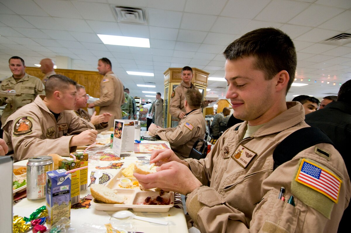 Airmen give thanks, continue mission > Air Force > Article Display