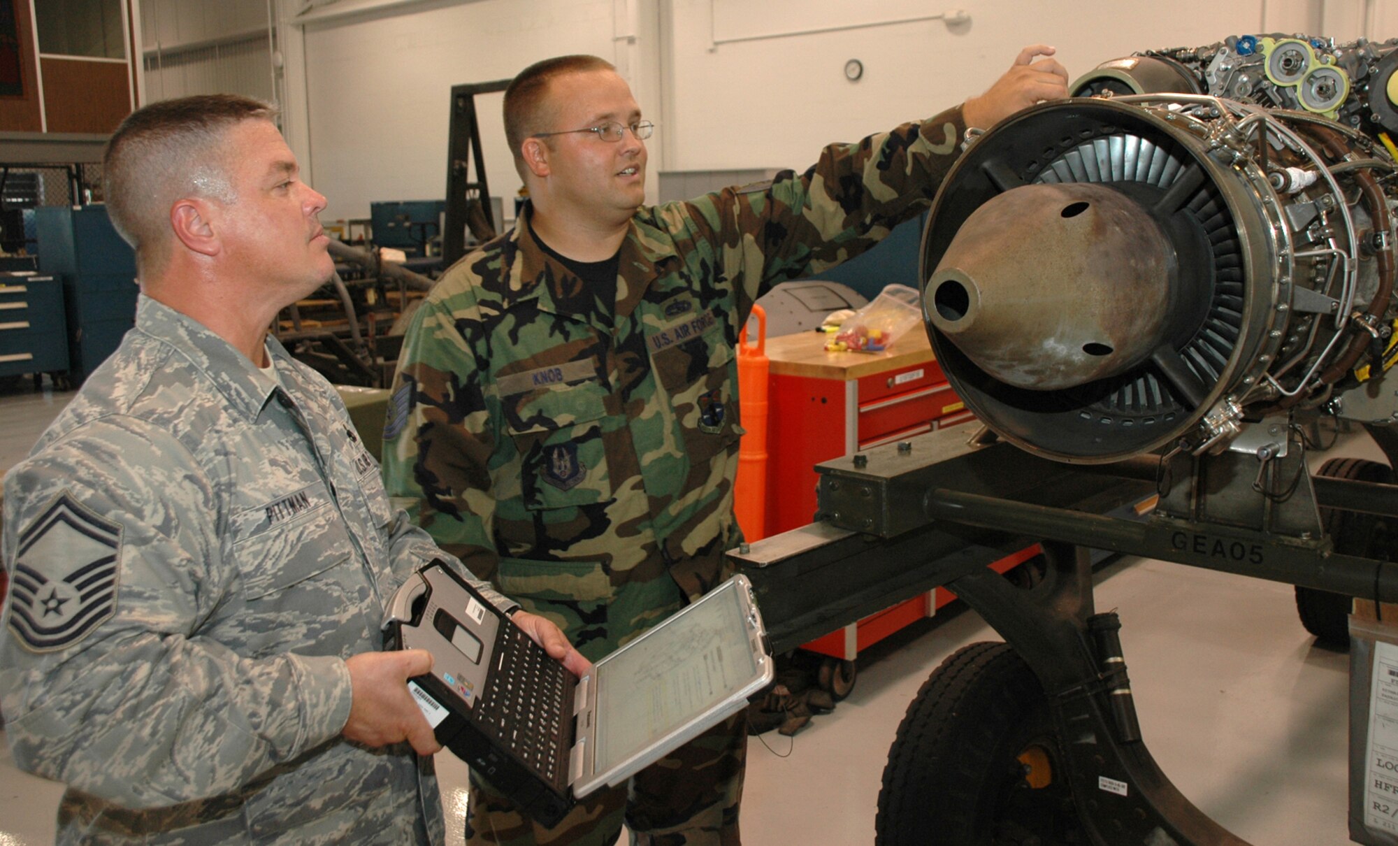 Reserve maintainers go above and beyond > 920th Rescue Wing > Article ...