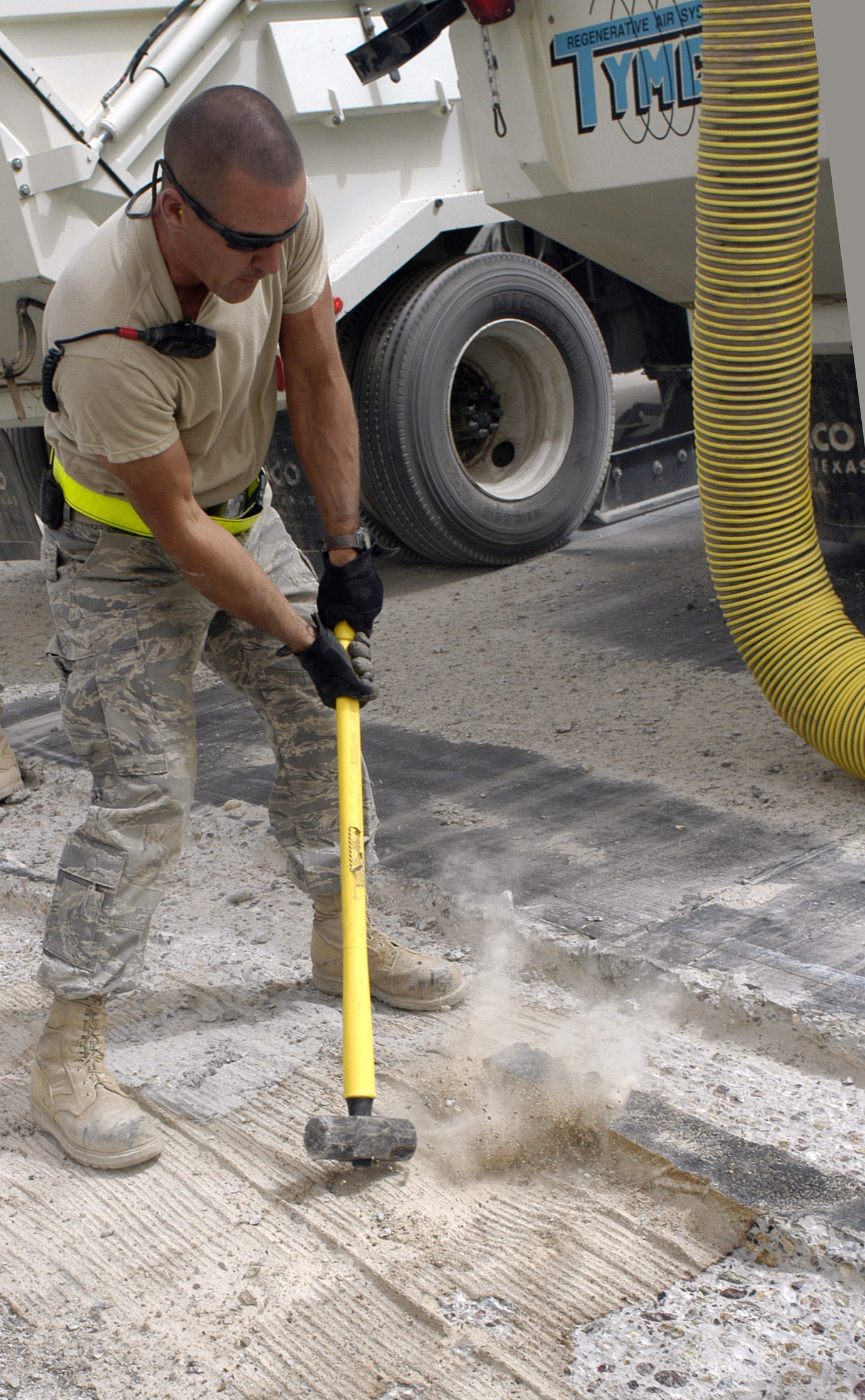 Balad's CE Airmen conduct runway repair