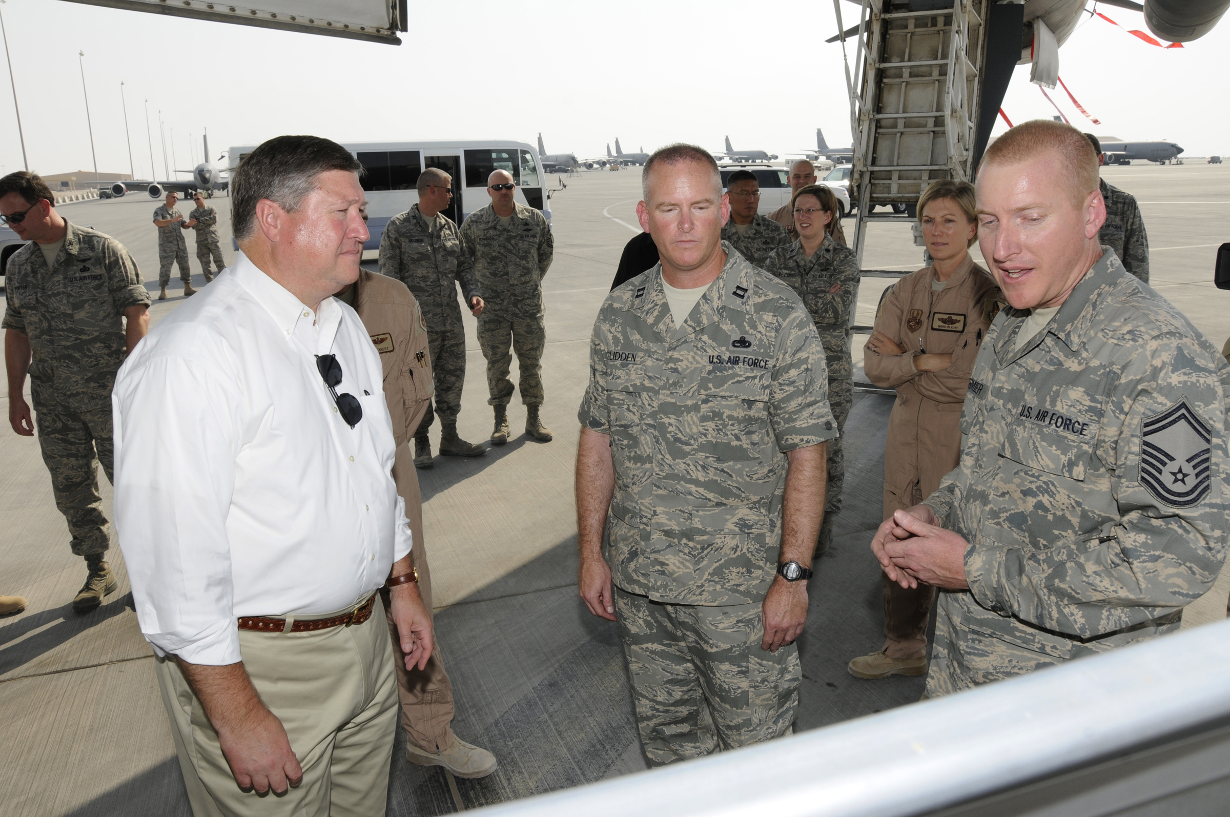 SECAF meets with 379 AEW Airmen > U.S. Air Forces Central > Article Display