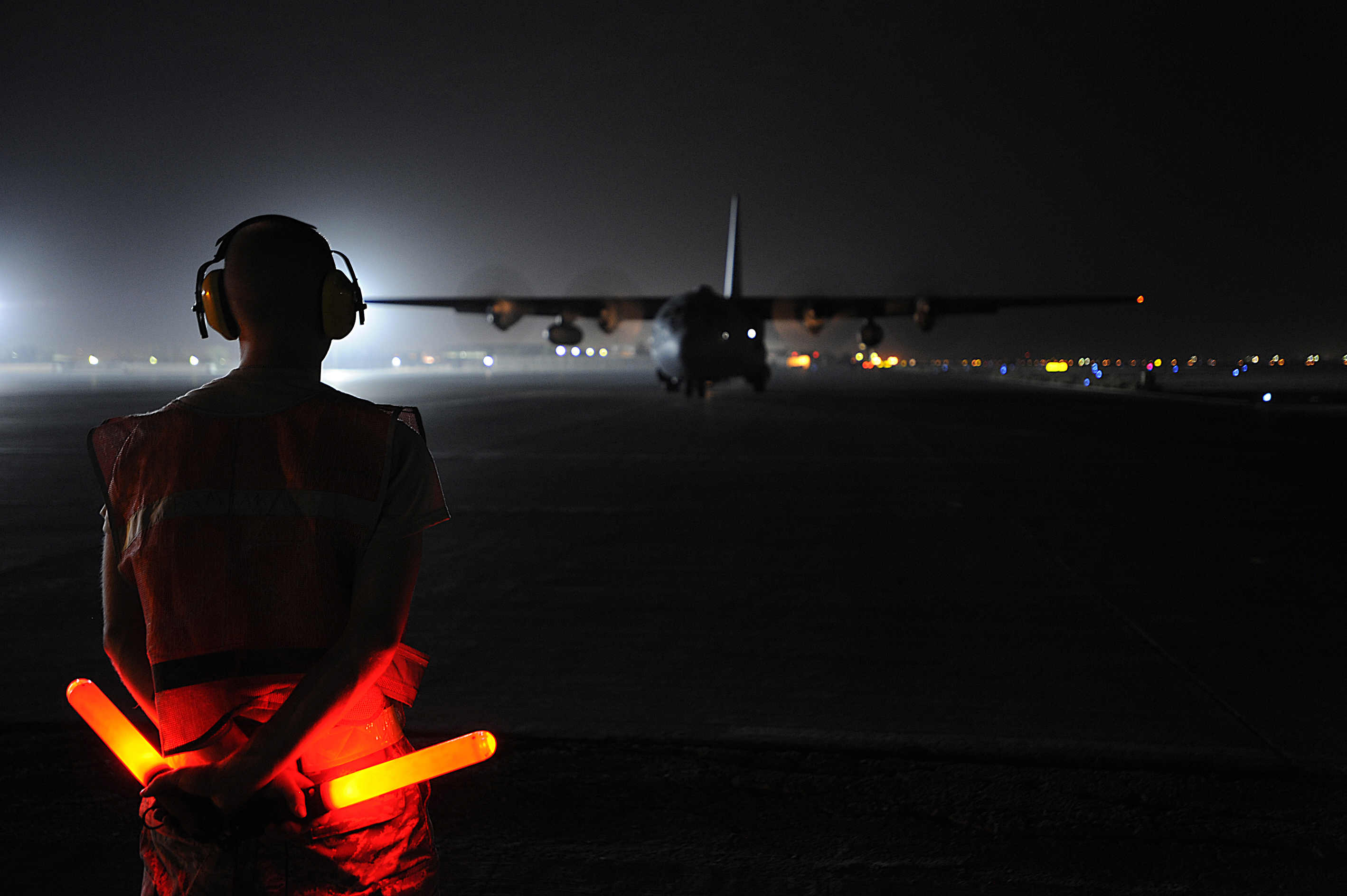 Working by moonlight > Air Force > Article Display