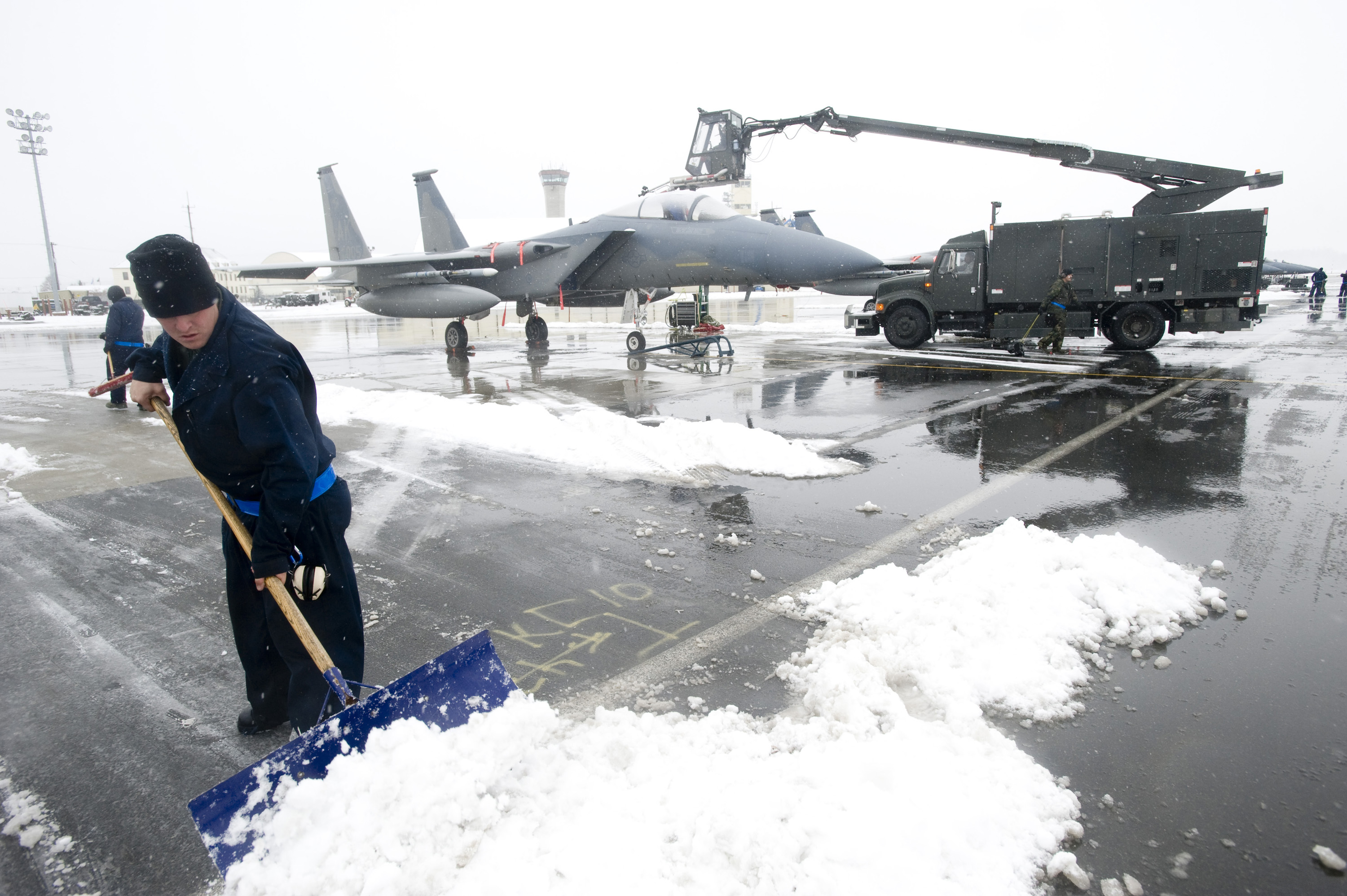 19th AMU fights winter > Joint Base Elmendorf-Richardson > Articles