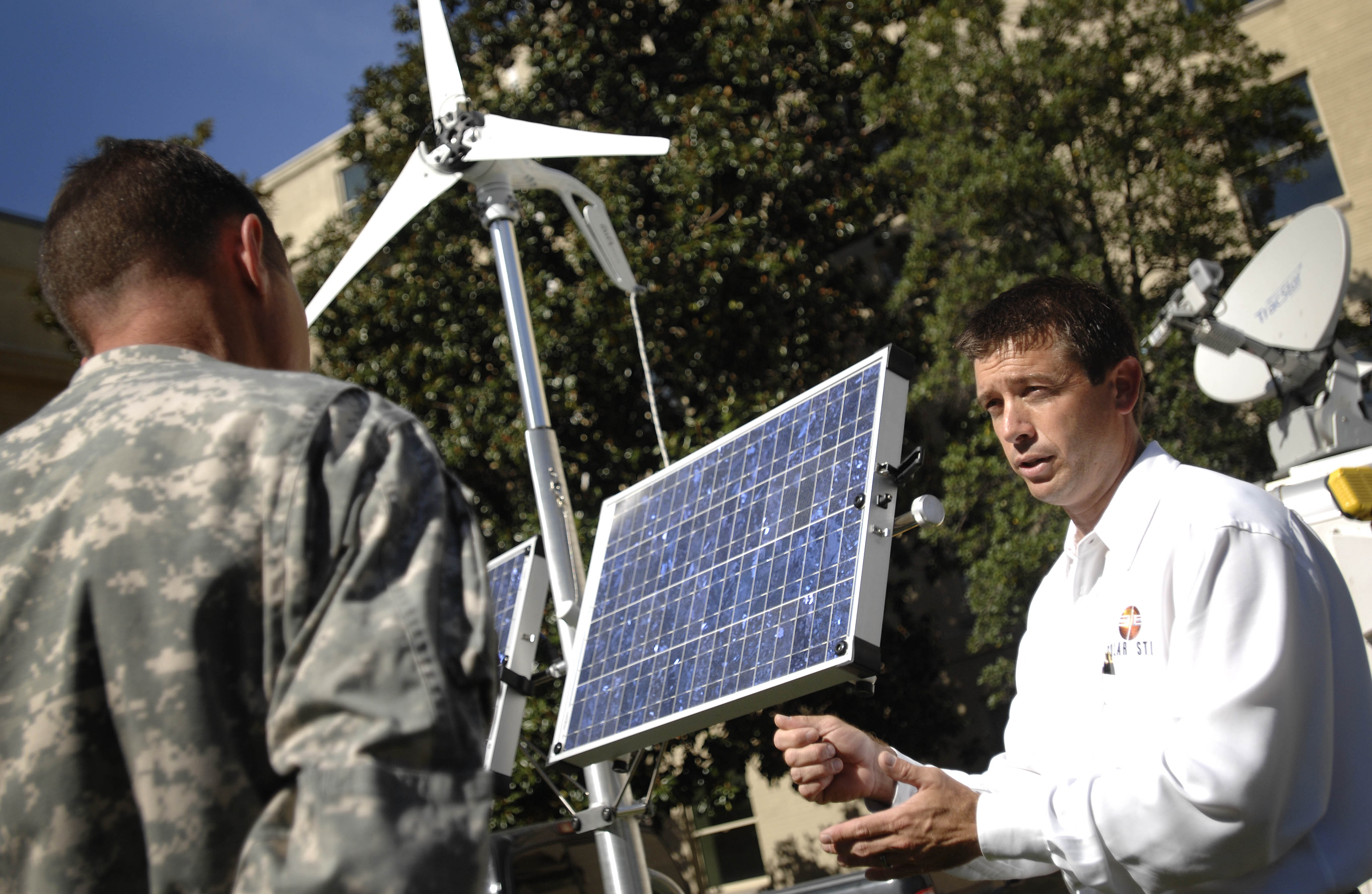 Brian Bosley with Solar Stik talks about his portable solar generator ...