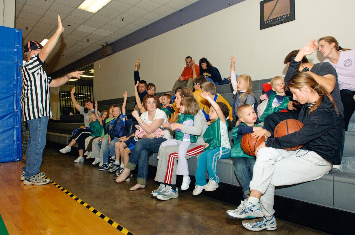 Families gather for Family Fitness Night > Fairchild Air Force Base ...