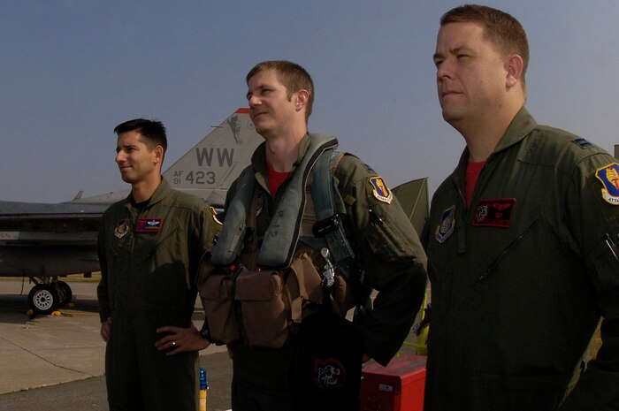 Misawa pilots win turkey shoot competition