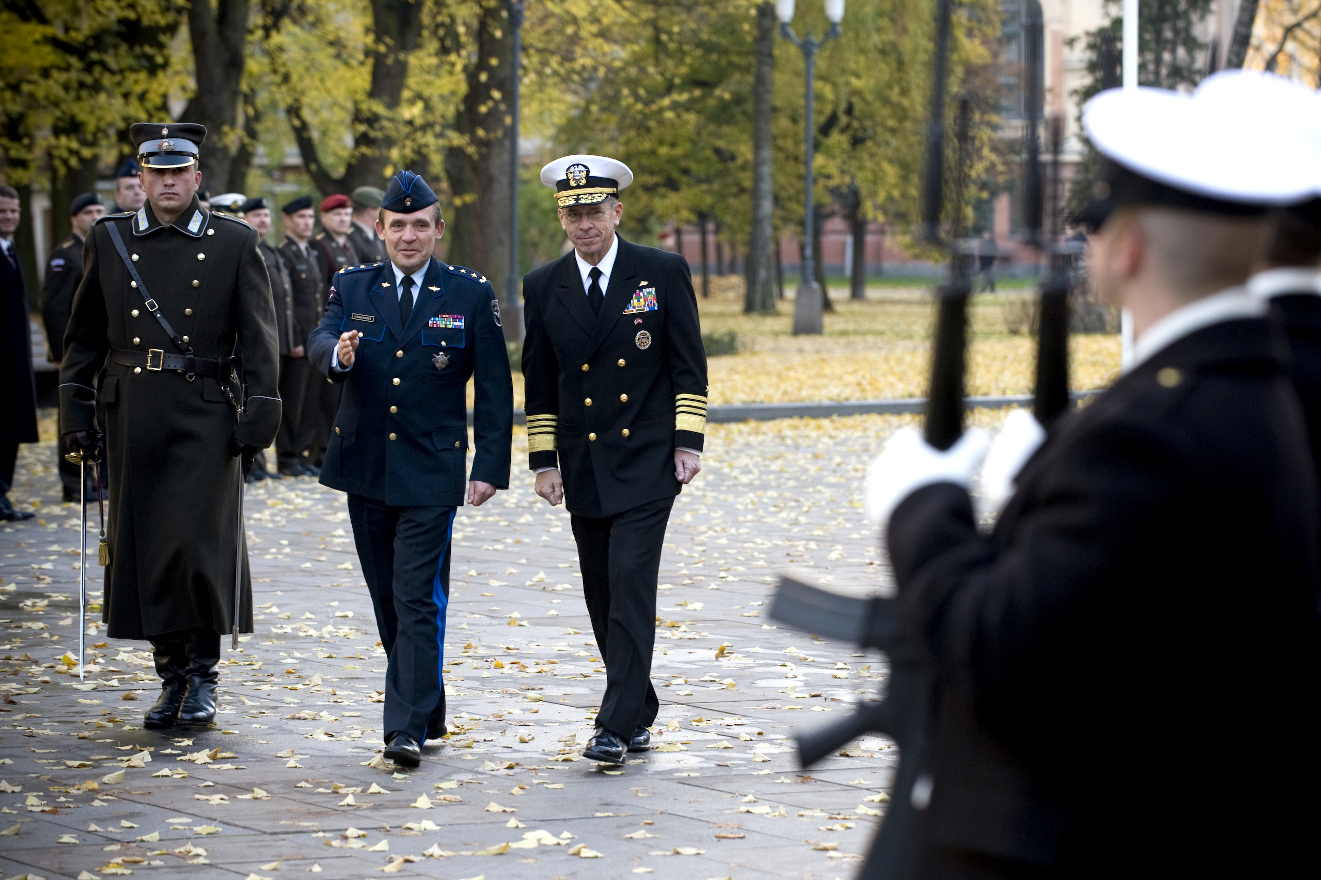 Chairman of the Joint Chiefs of Staff U.S Navy Adm. Mike Mullen and ...