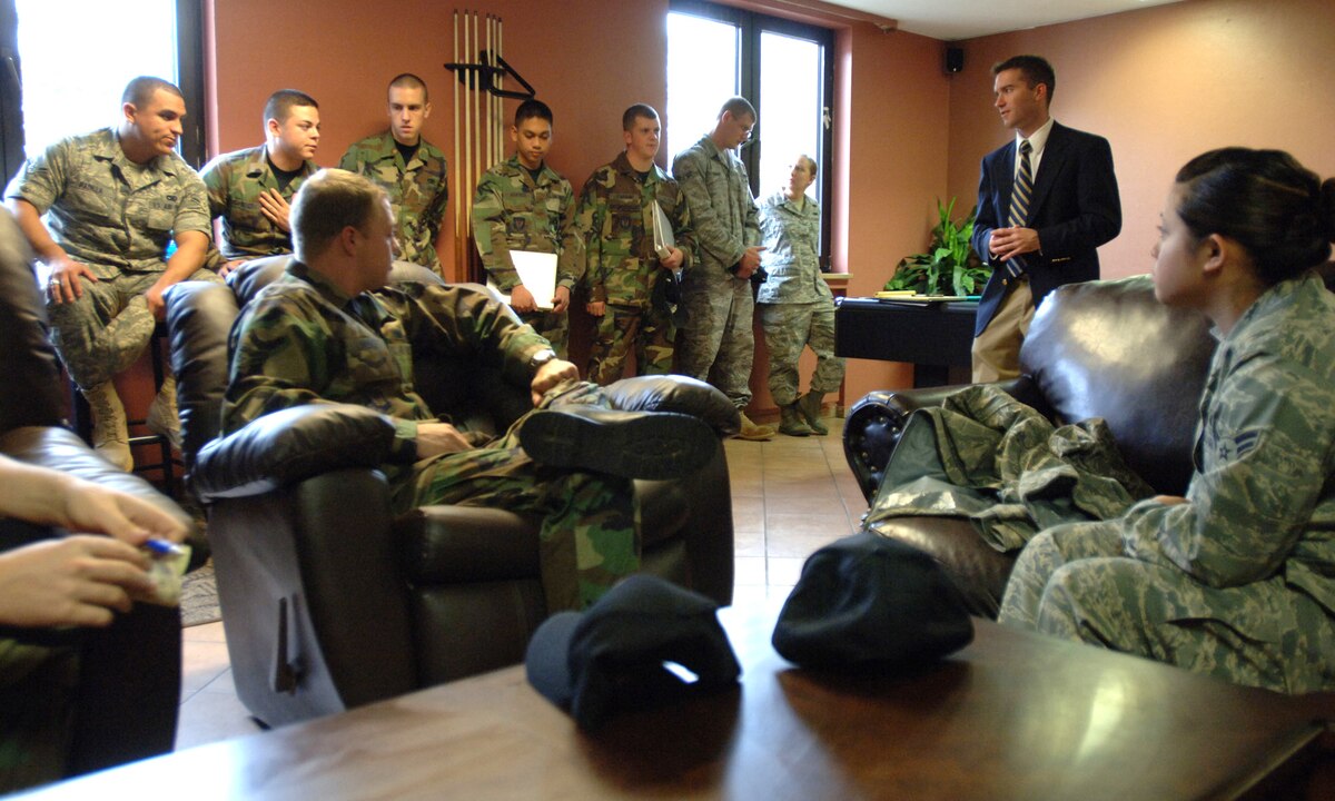 Congressional team evaluates Airmen's living quarters > Air Force ...