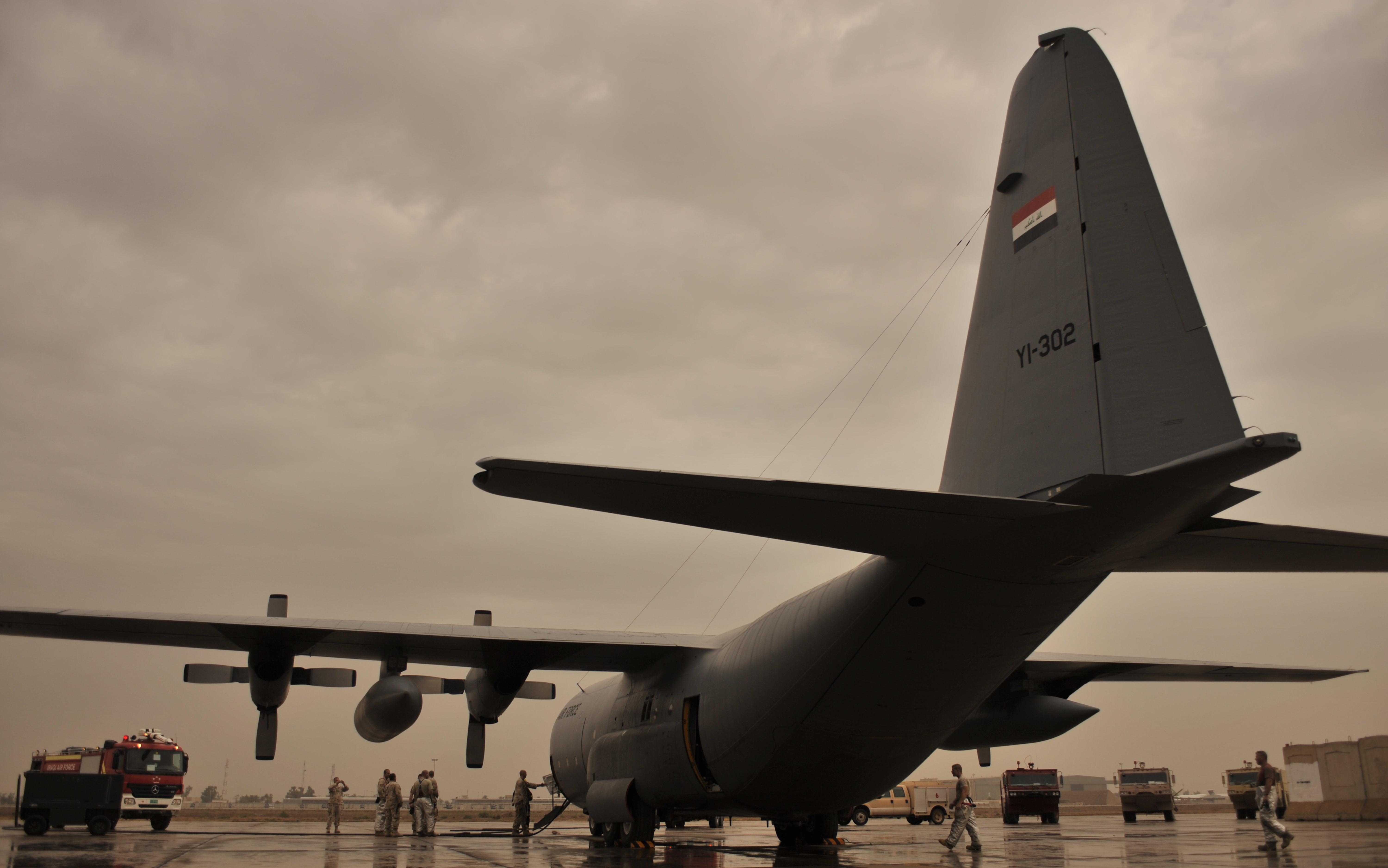 Iraqi, American firefighters combine forces for airfield protection > U ...