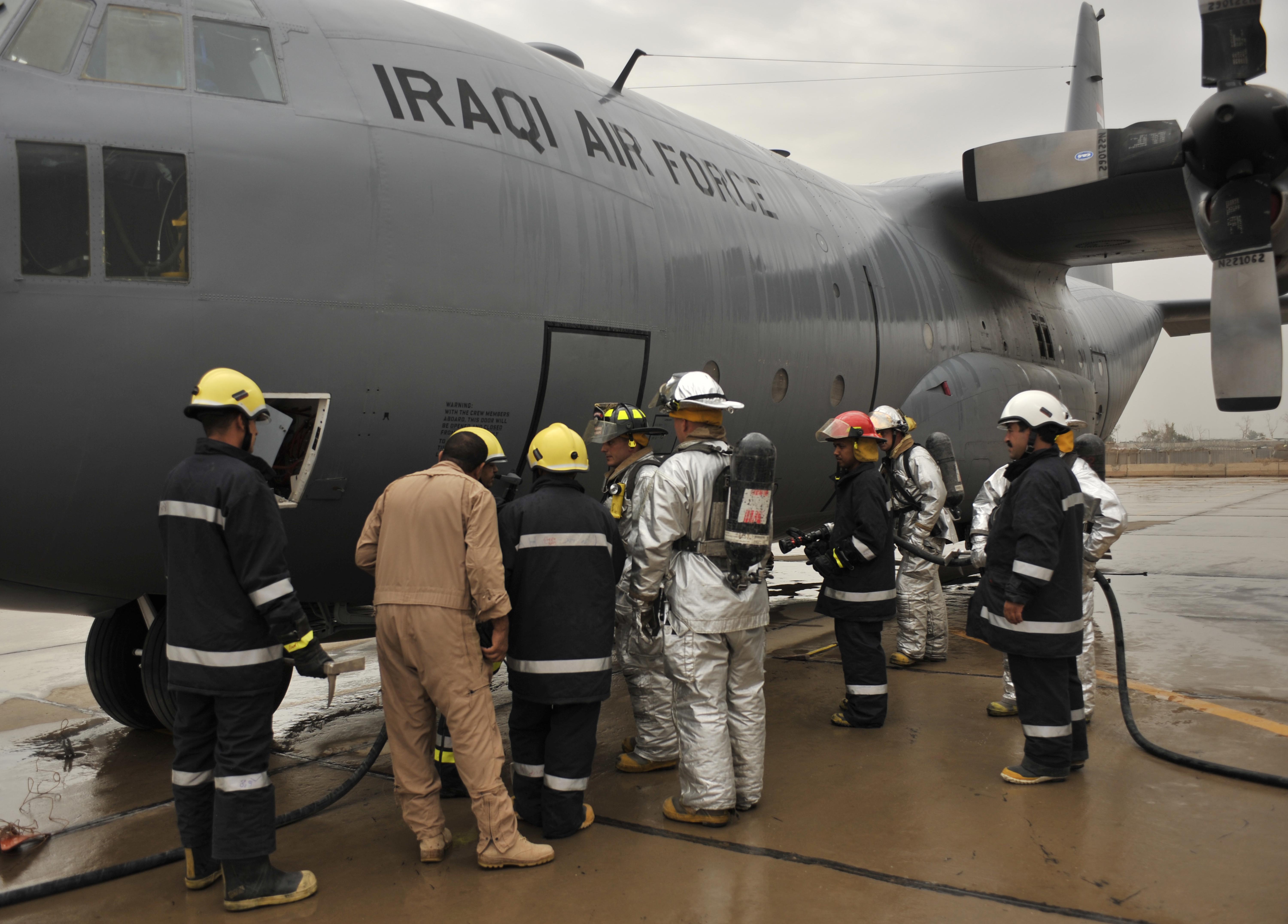 Iraqi, American firefighters combine forces for airfield protection > U ...