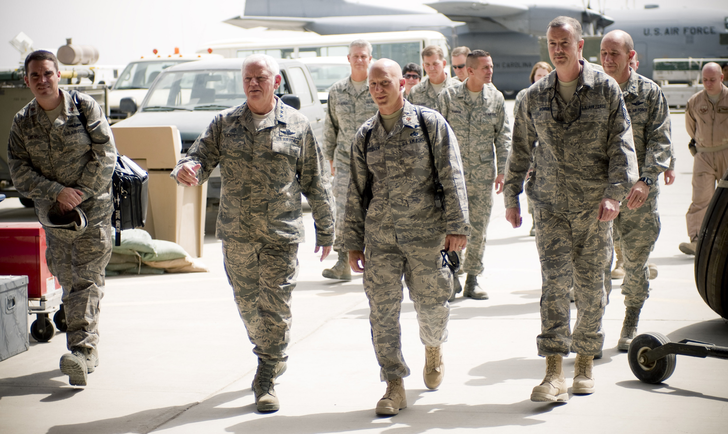General Lichte visits Bagram > Air Mobility Command > Article Display