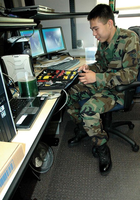 Computer support is their domain > United States Marine Corps Flagship ...