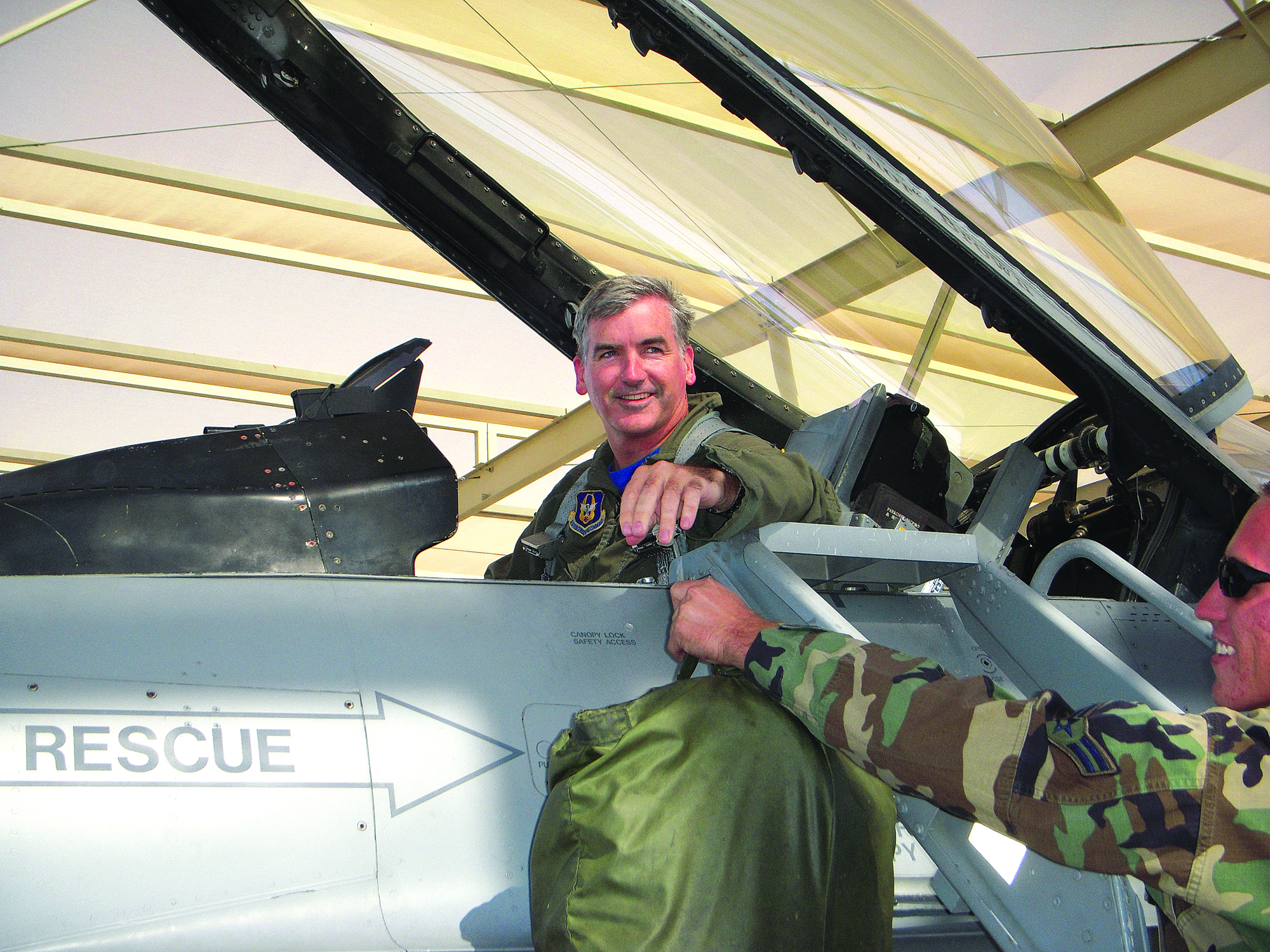 Luke pilot soars past 4,000 hours in F-16
