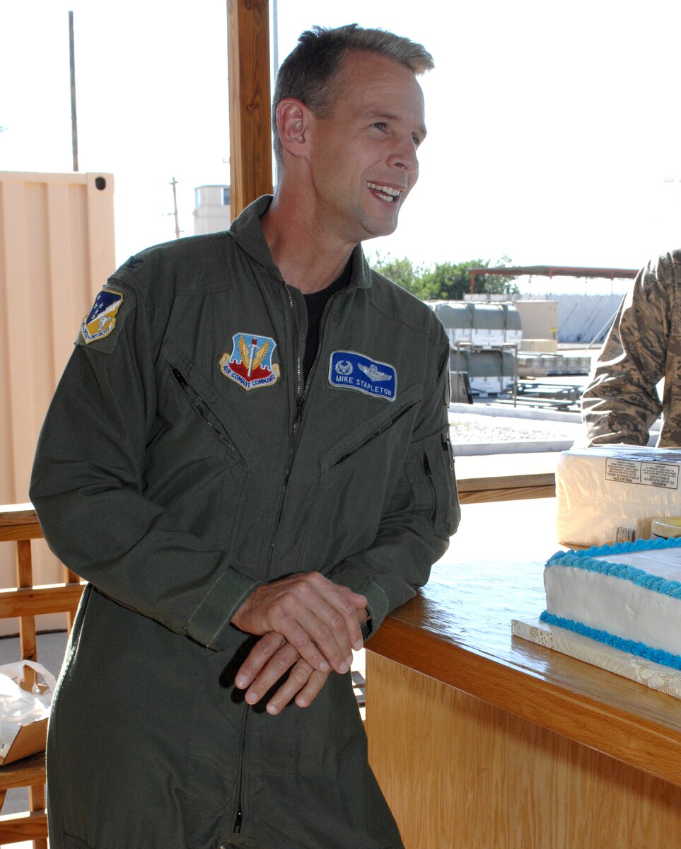 Air Force colonel beats cancer, soars high > Holloman Air Force Base ...