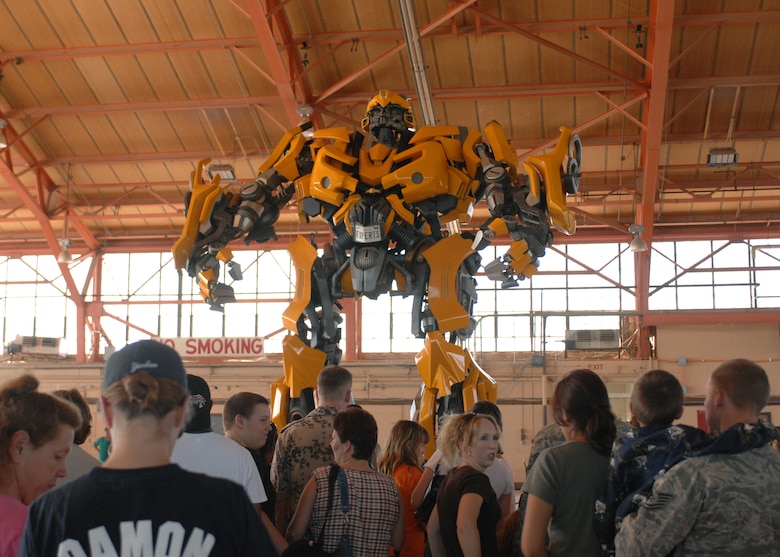 Transformers II family day > Holloman Air Force Base > Article Display