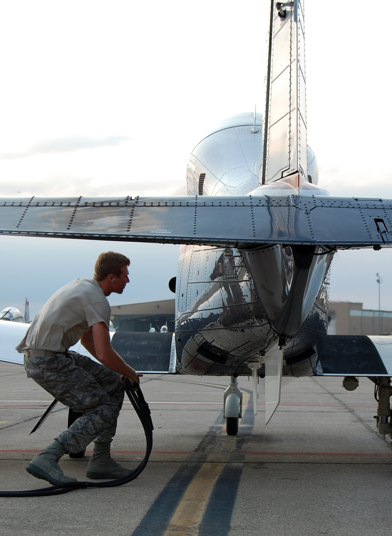 Laughlin lieutenants learn flight line lessons > Laughlin Air Force ...