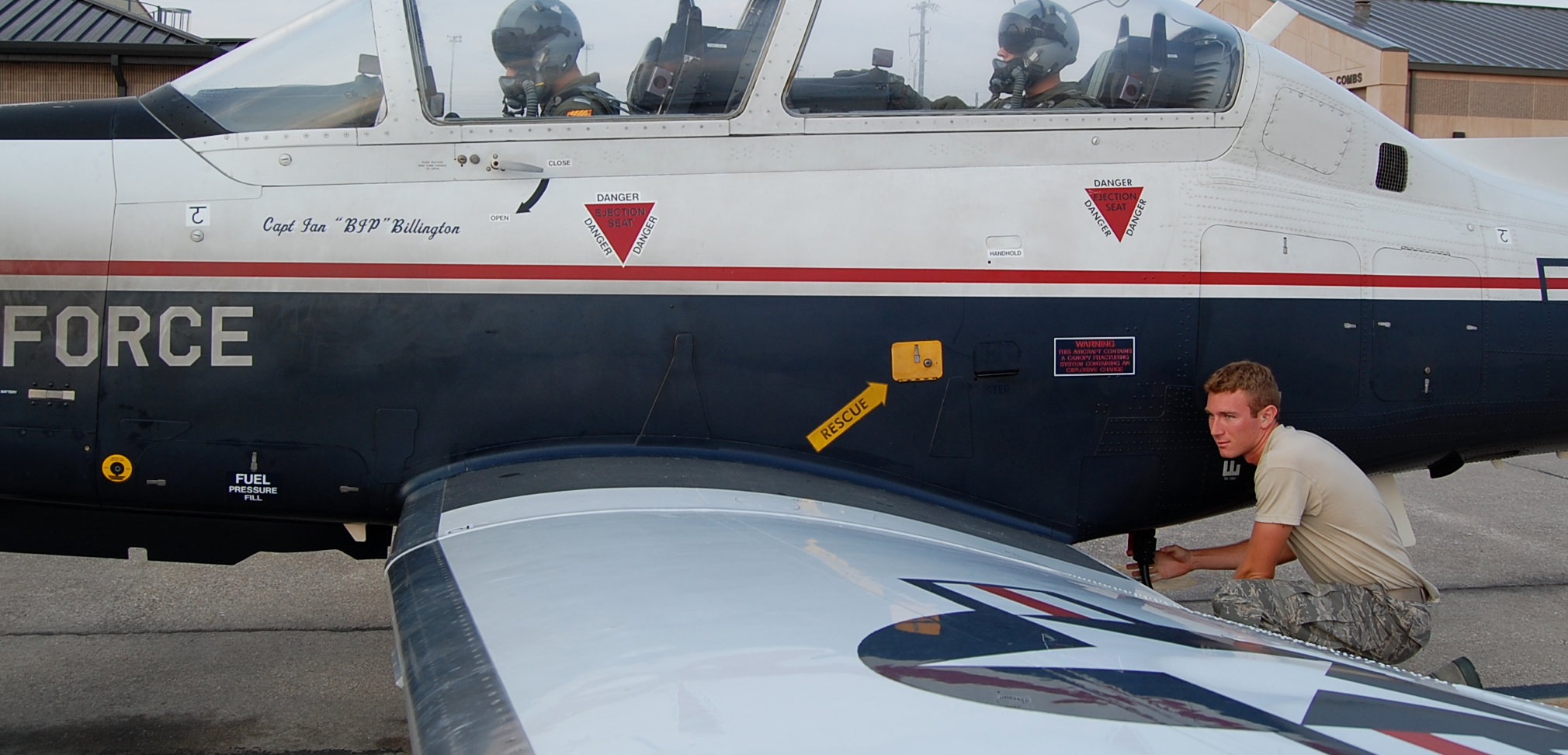 Laughlin lieutenants learn flight line lessons > Laughlin Air Force ...