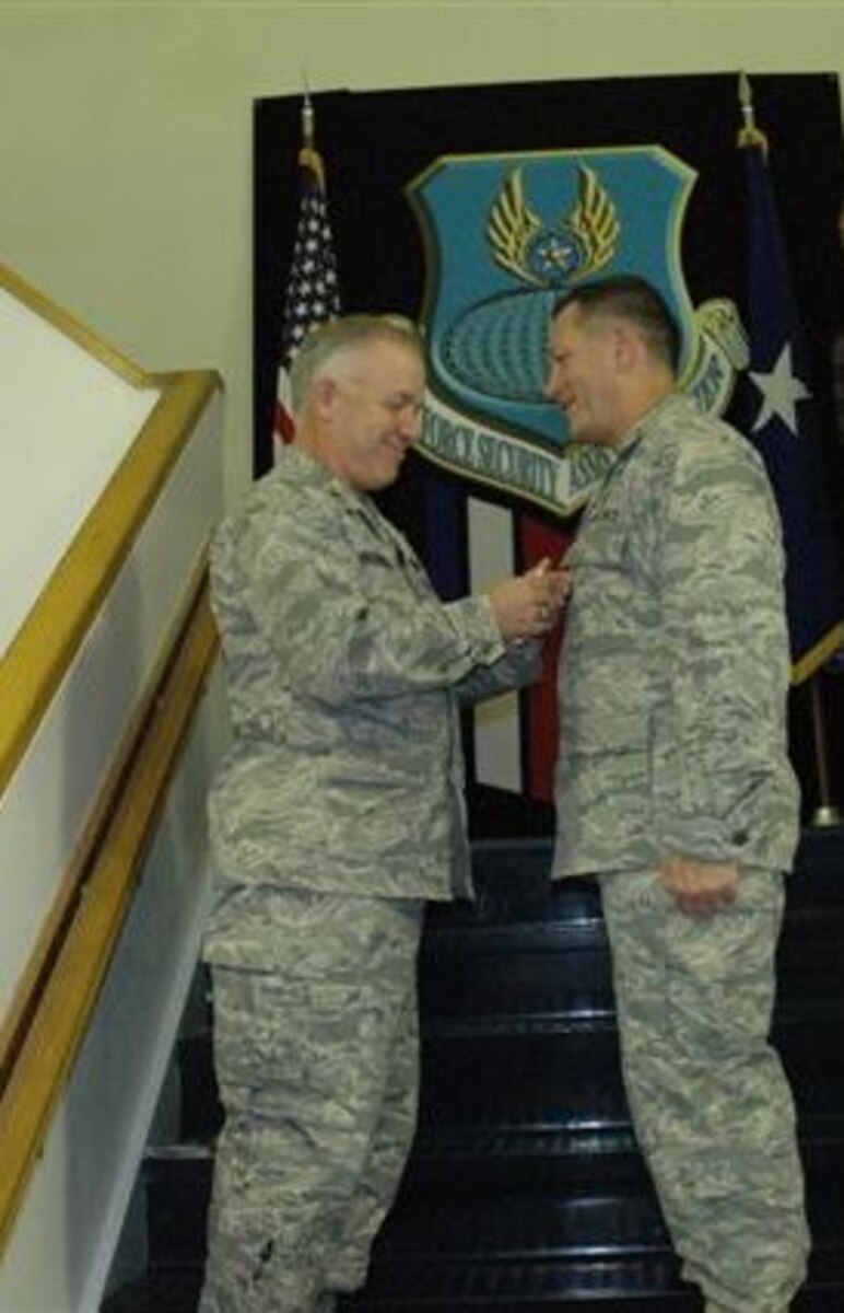 Col. Avery gives, receives presentation at AFSAC > Wright-Patterson AFB ...