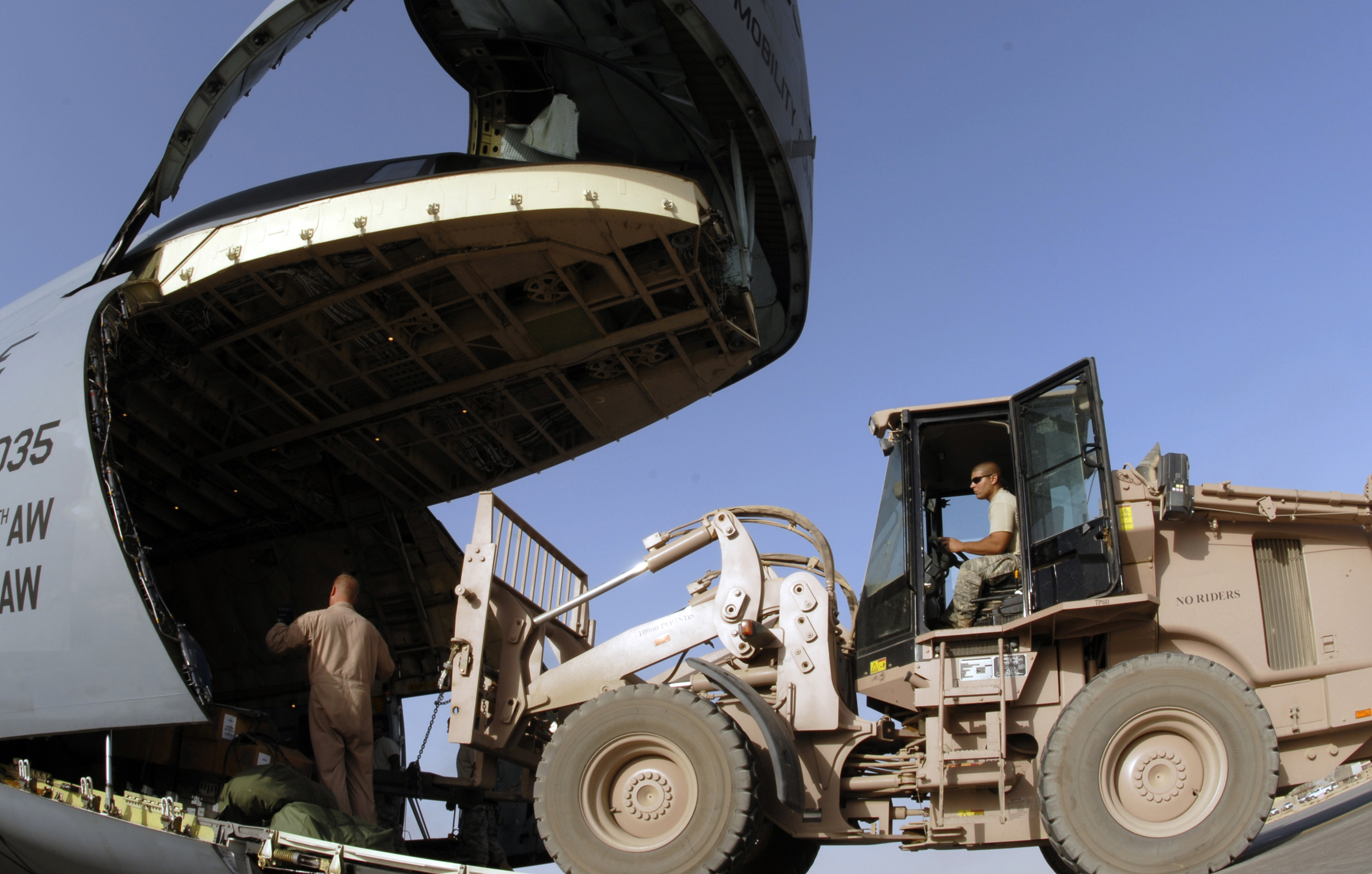 Heavy lifters > U.S. Air Forces Central > News
