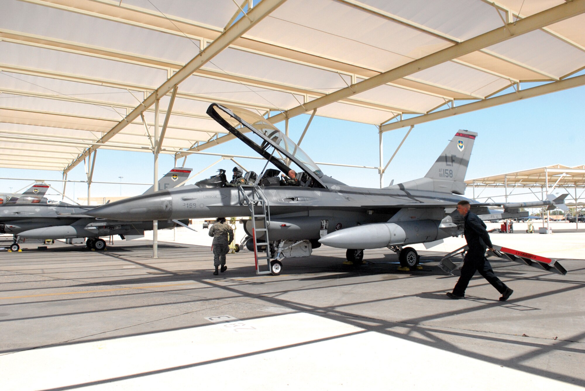 Last student flight > Luke Air Force Base > Article Display