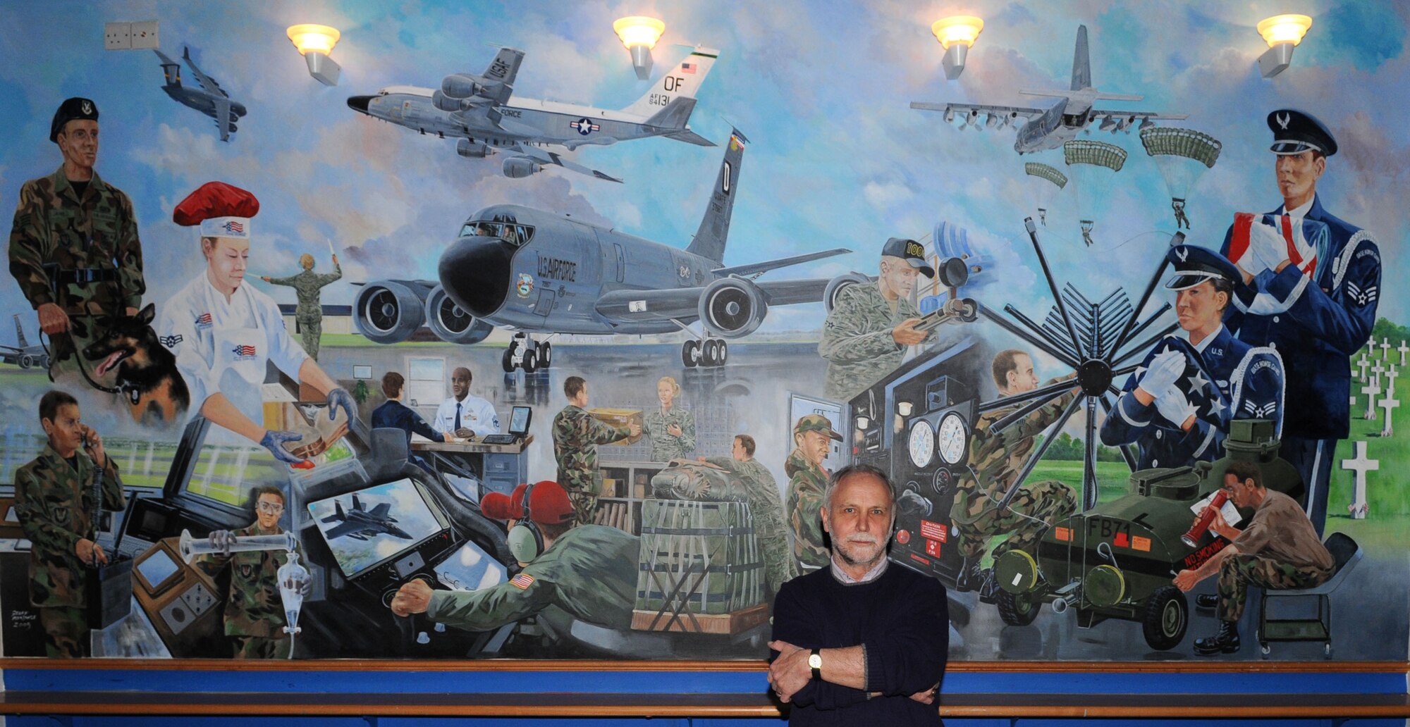 Artist paints mural honoring enlisted heritage > Royal Air Force ...