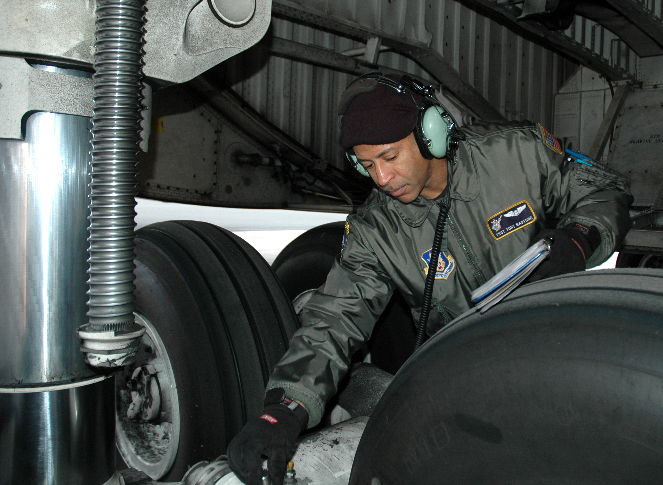 Wanted: C-5 flight engineers > 512th Airlift Wing > Display