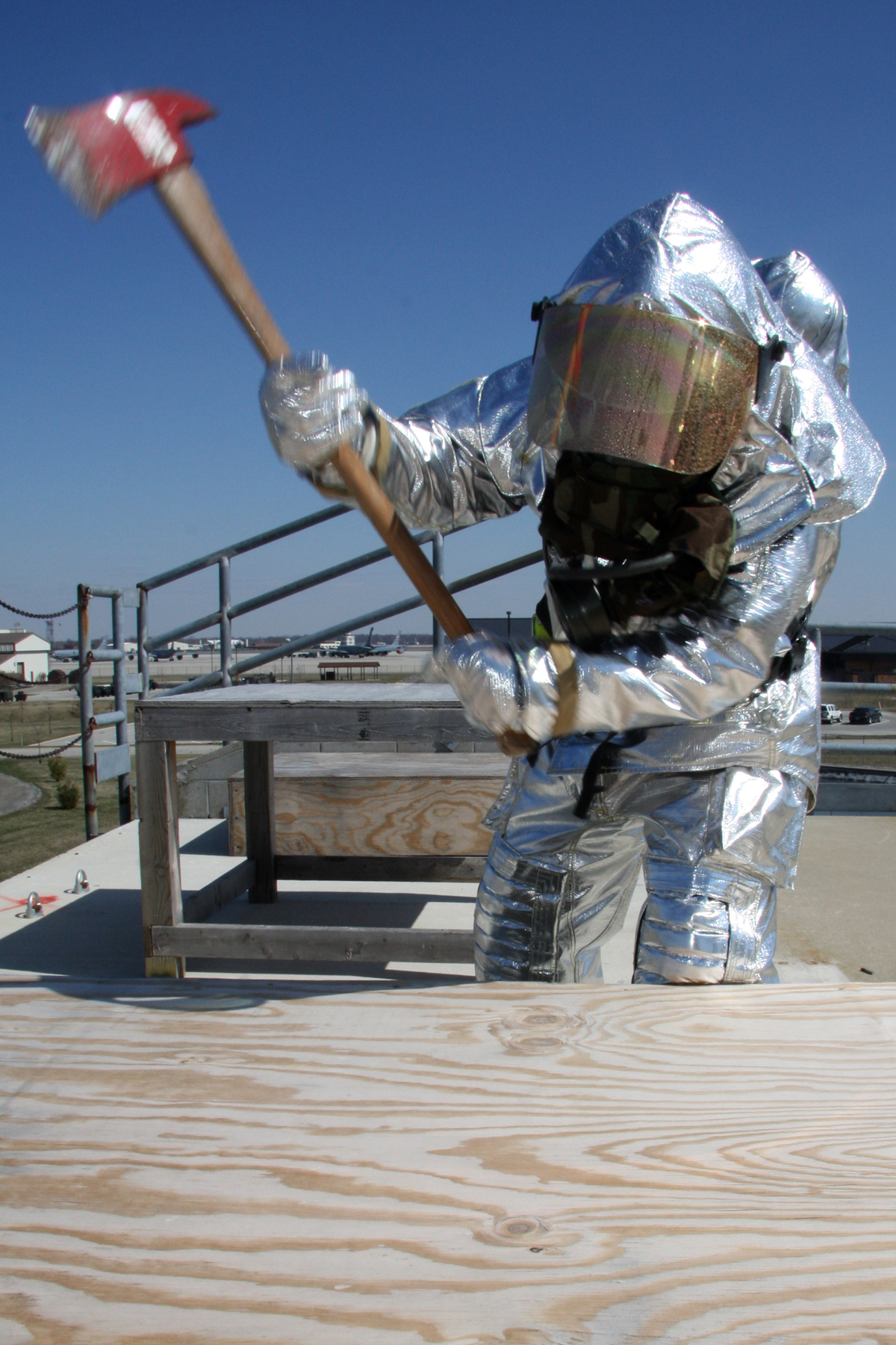 Axe, meet wood.....wood...BREAK! > Grissom Air Reserve Base > Article ...