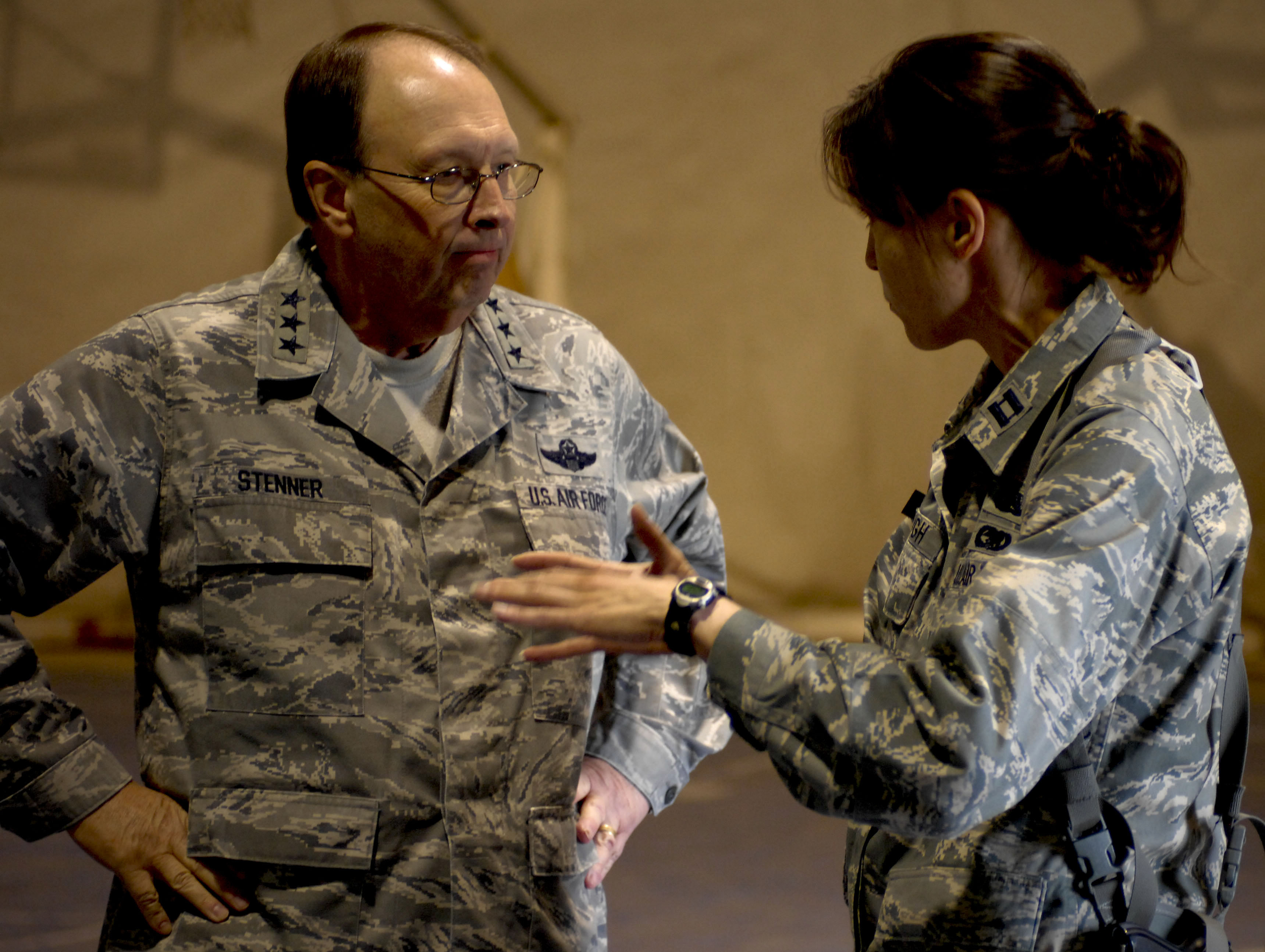 Top Reservist visits Bagram > U.S. Air Forces Central > Display