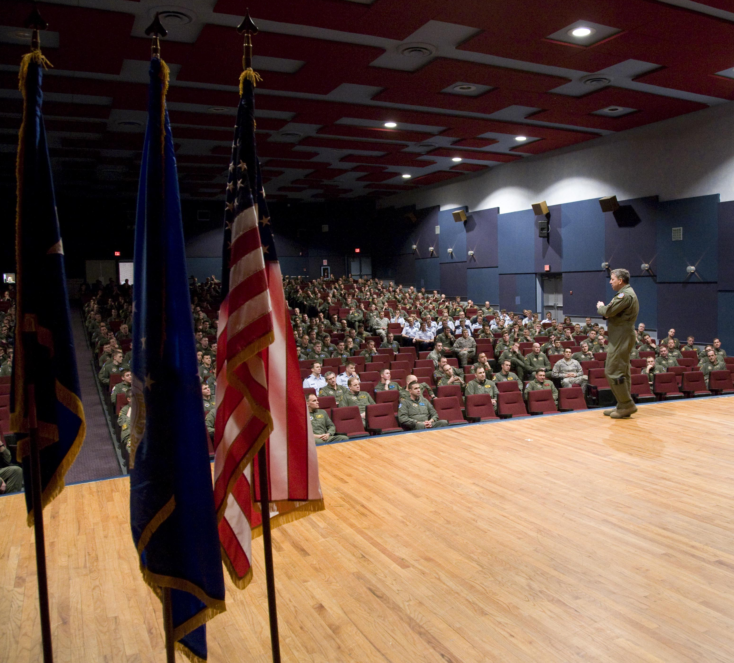 19th AF commander visits Sheppard