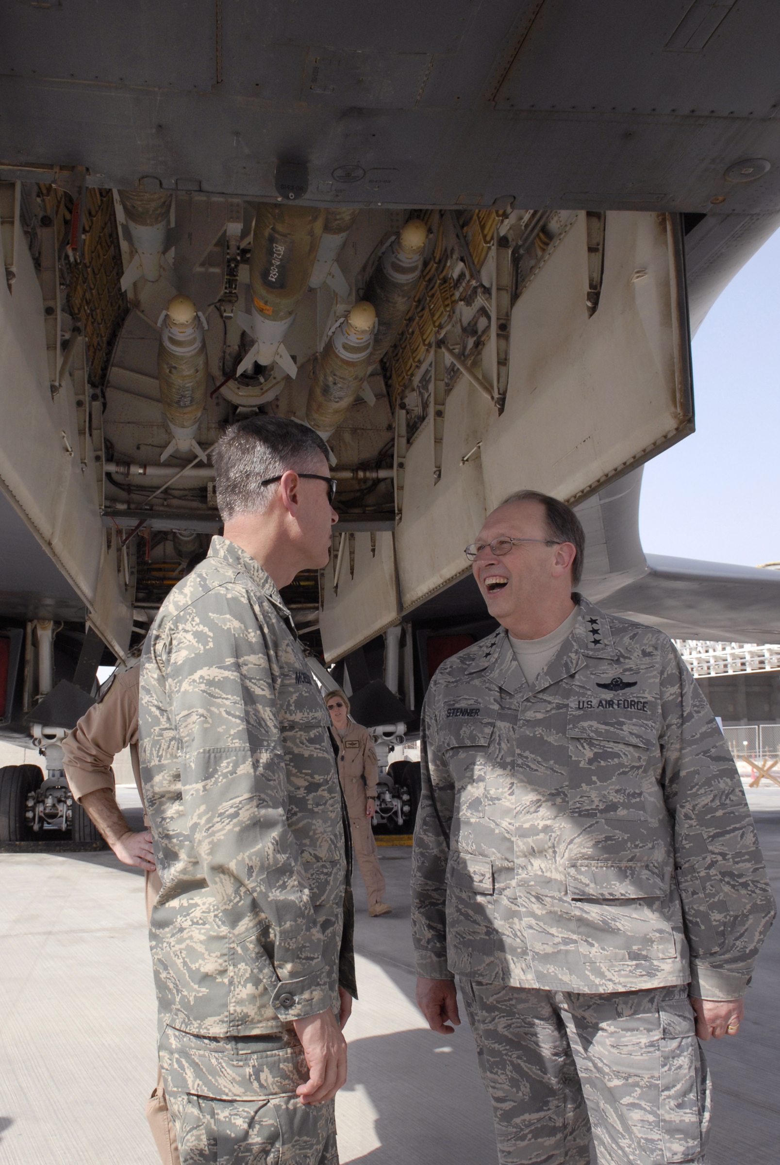 Reserve commander meets with deployed reservists > Air Force > Article ...