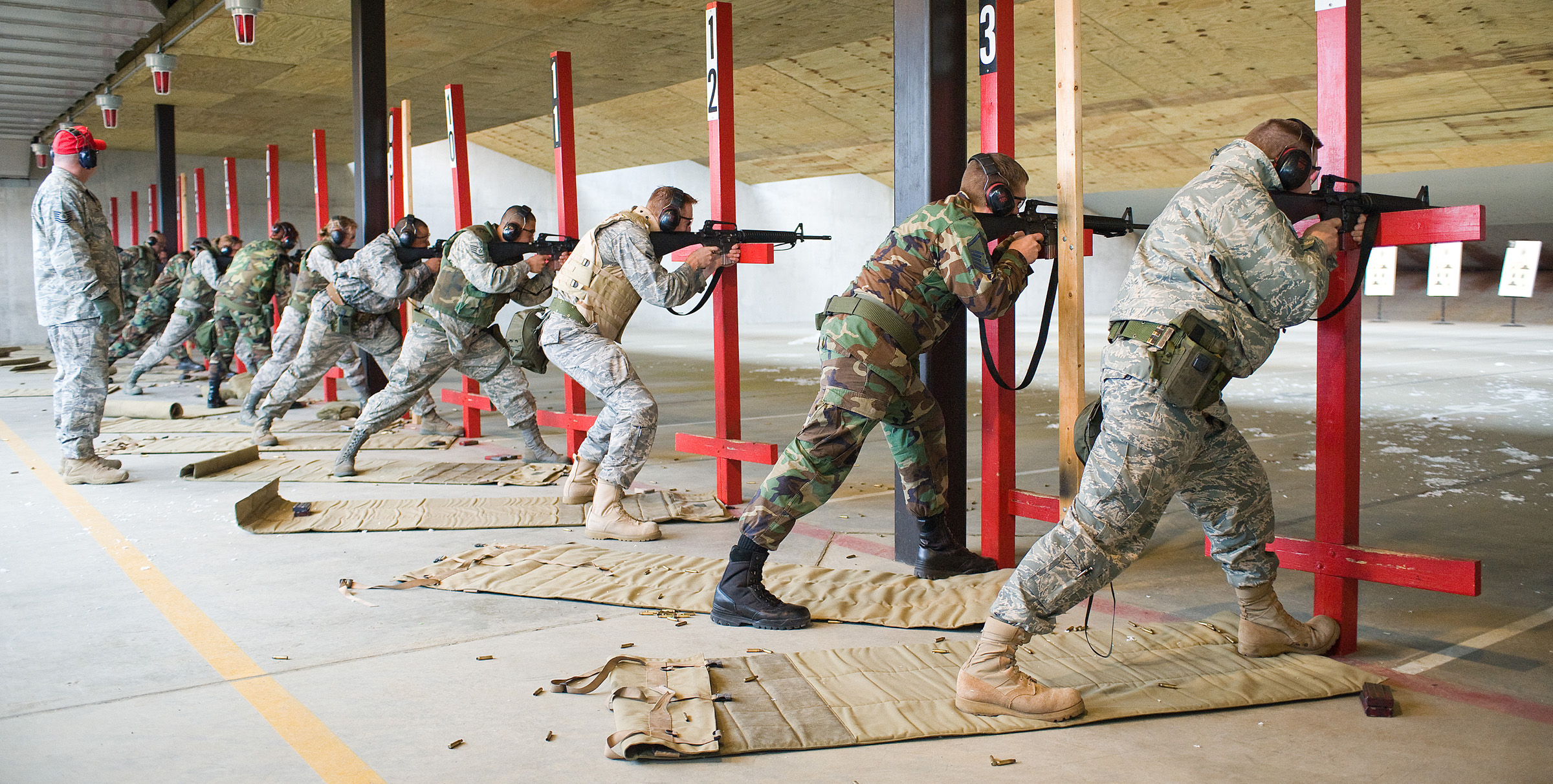 M-16 Firing Class > Dover Air Force Base > Article Display