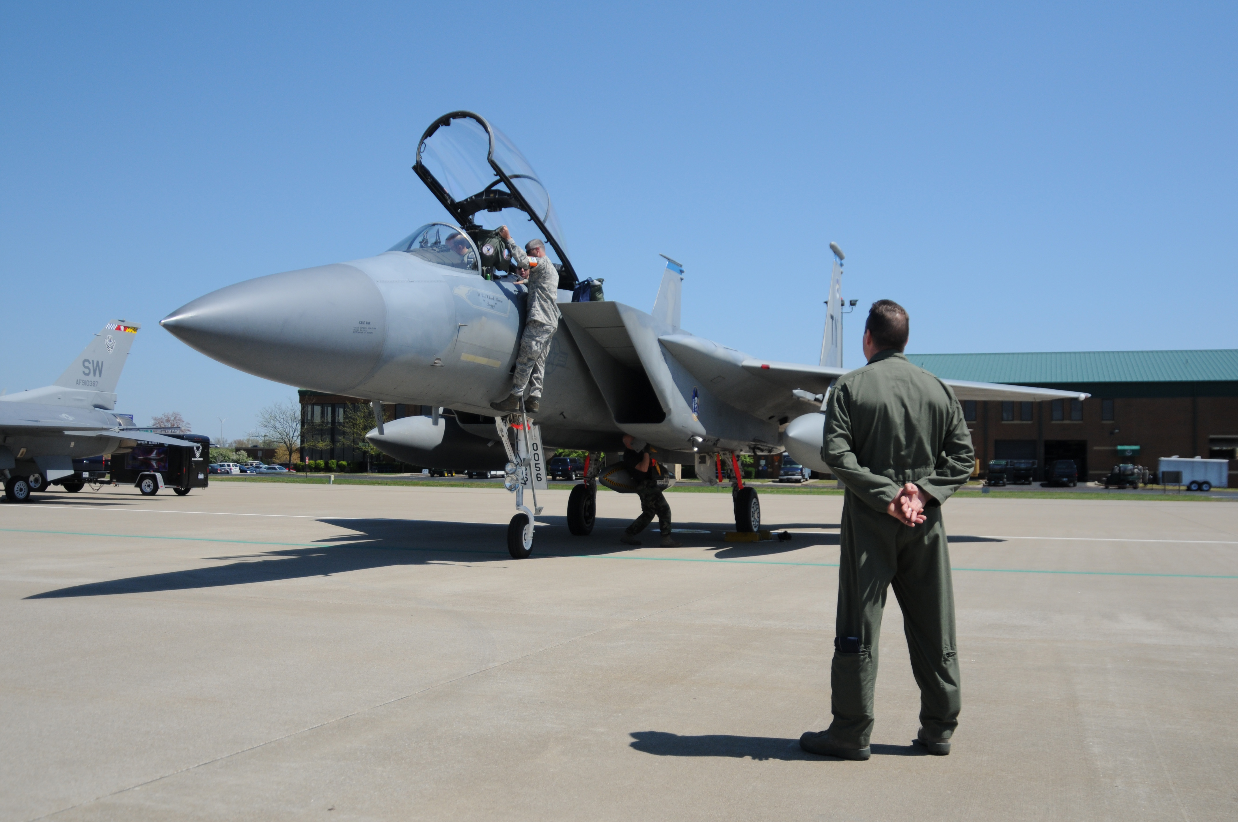 Thunder Aircraft begin arriving at Kentucky Air National Guard