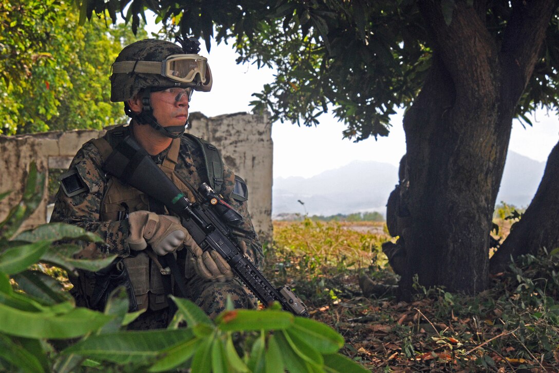 A U.S. Marine provides security as other Marines and Philippine marine ...