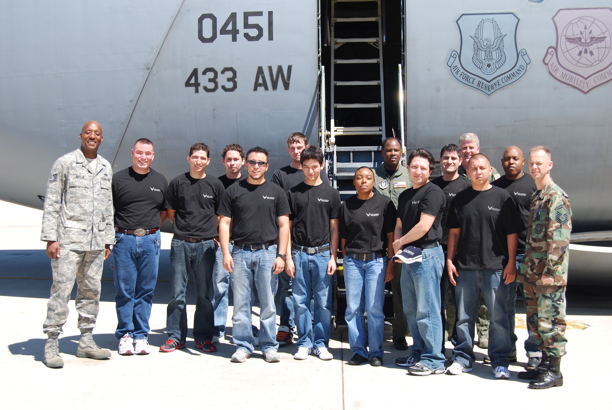 Future Alamo Wing Airmen get sneak peek at job > 433rd Airlift Wing ...
